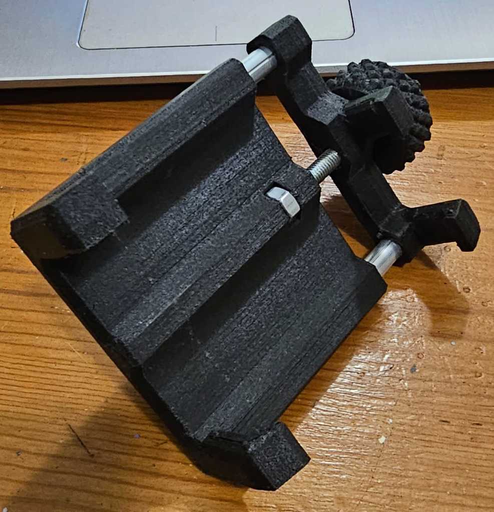 Free 3D file Big phone holder・3D printable model to download・Cults