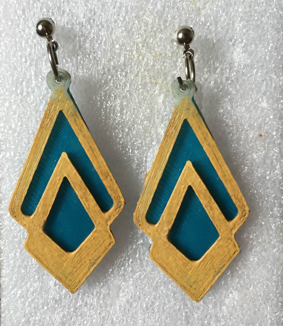 STL file Earrings in two colors・3D print design to download・Cults