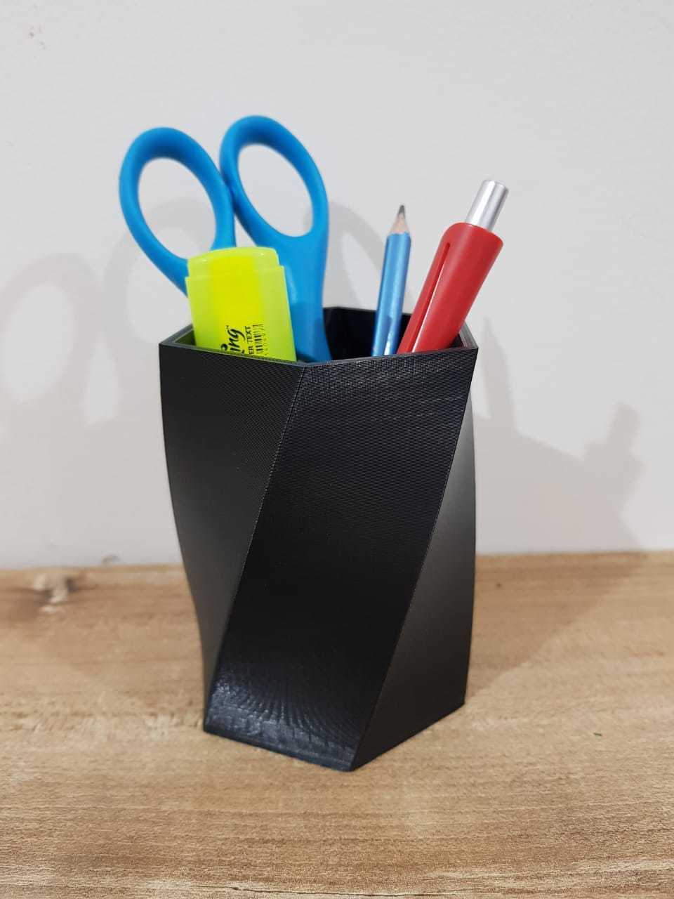 STL file Helical Hexagonal Pen 🖊️・3D printing template to download・Cults