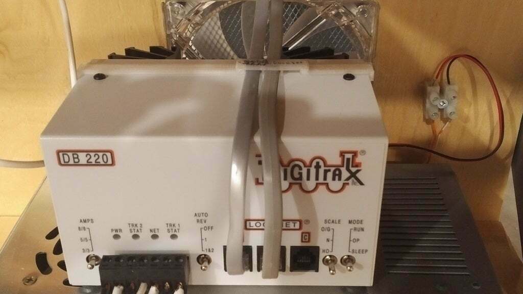 Free STL file Digitrax DCS240 / DB220 Loconet Cable Clip・3D printing ...