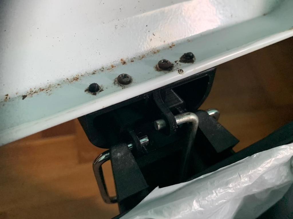 Free STL file Trash can hinge fix・Template to download and 3D print・Cults