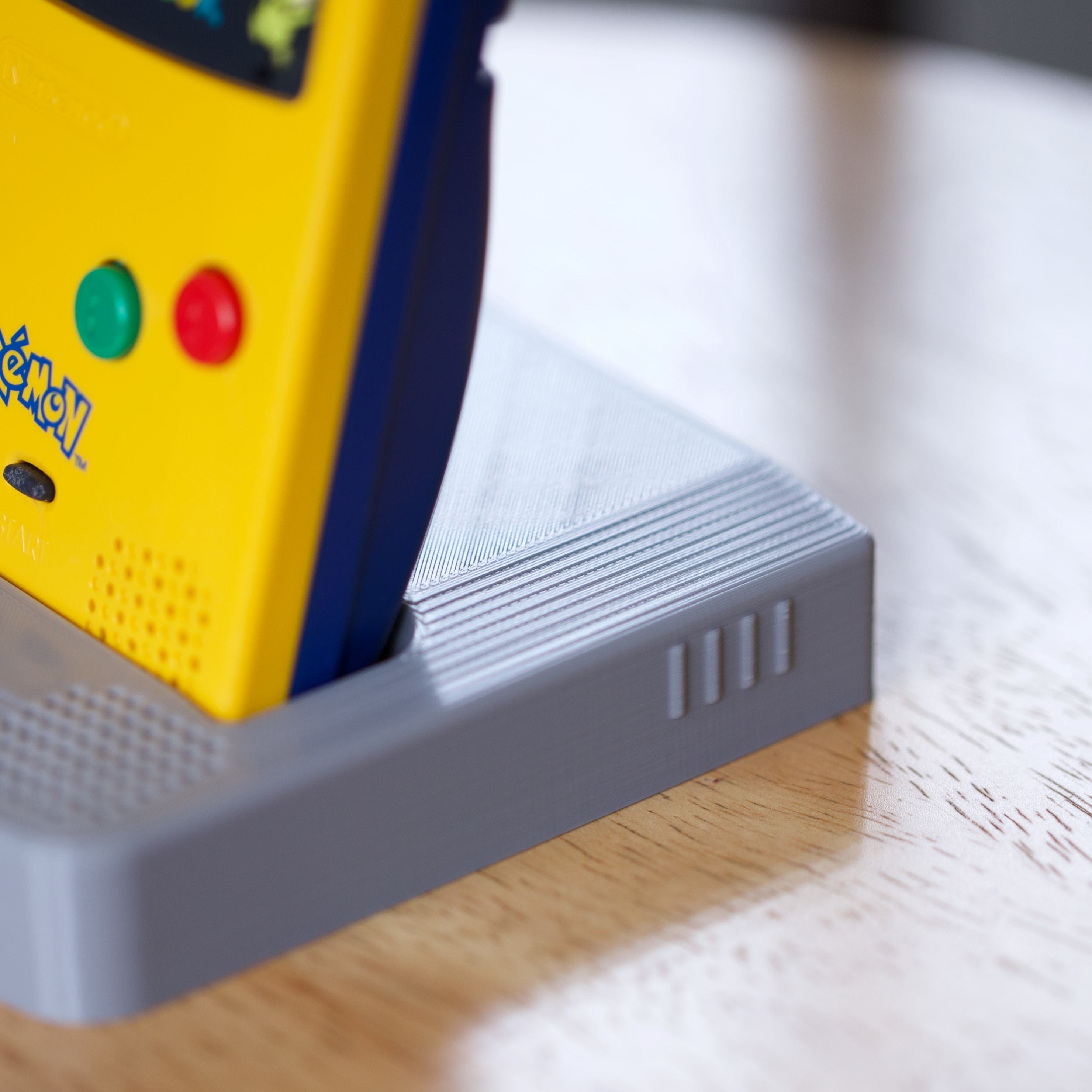 STL file Nintendo Game Boy Color GBC Display Stand・Template to download ...