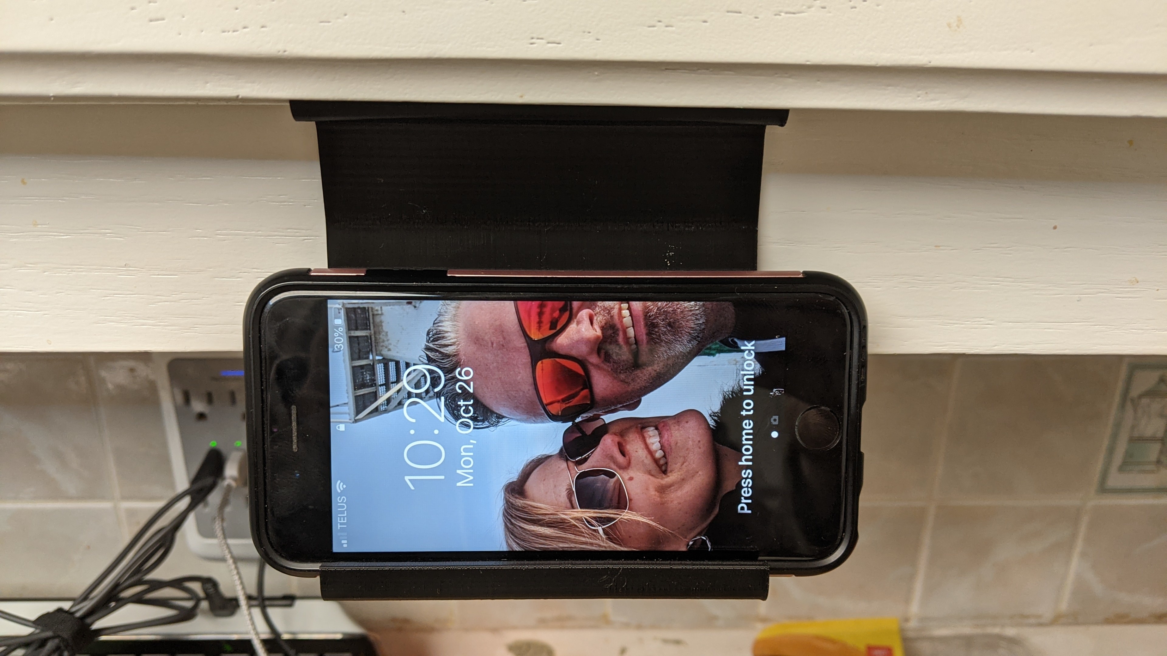 Free STL file Kitchen Cabinet phone holder 🔪・3D print design to ...