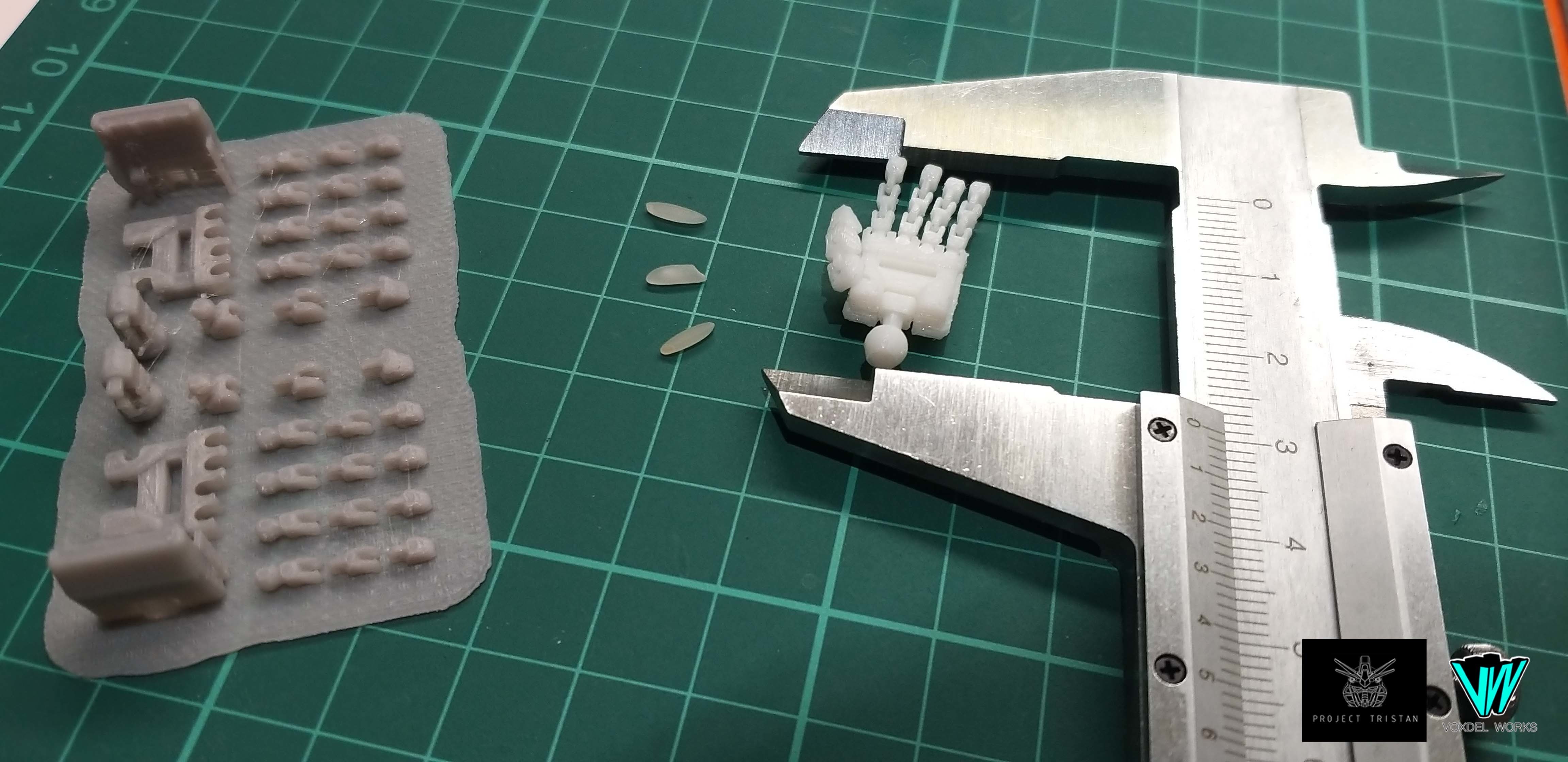 STL file FDM printeable Articulated hand for Gunpla and Mecha models ...