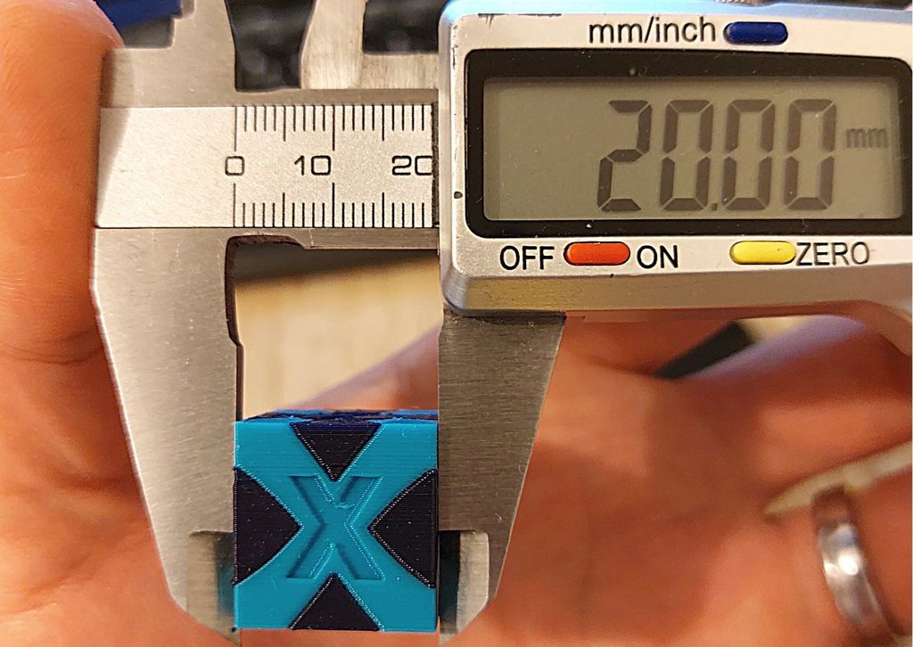 Free STL file Twisted Dual Color XYZ Calibration Cubes 🎨・3D printable model to download・Cults