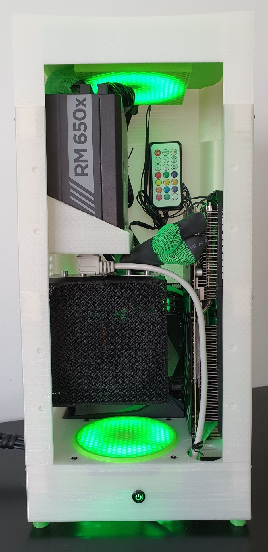 Free STL file Hightower: Mini-ITX PC Chassis 📱・3D printer model to ...