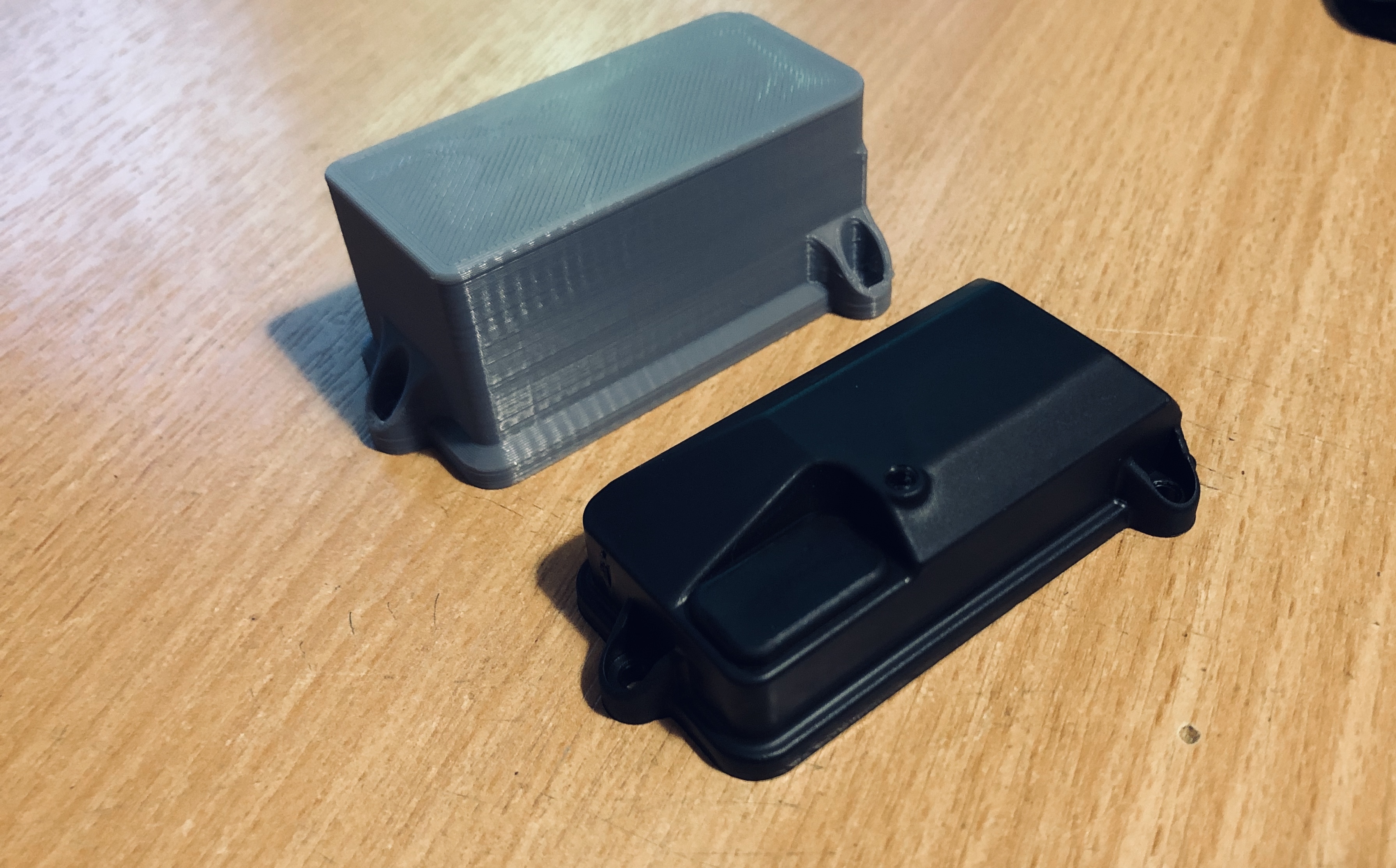 STL file Traxxas TRX4 Extended Receiver Box Lid (Prints without Support ...