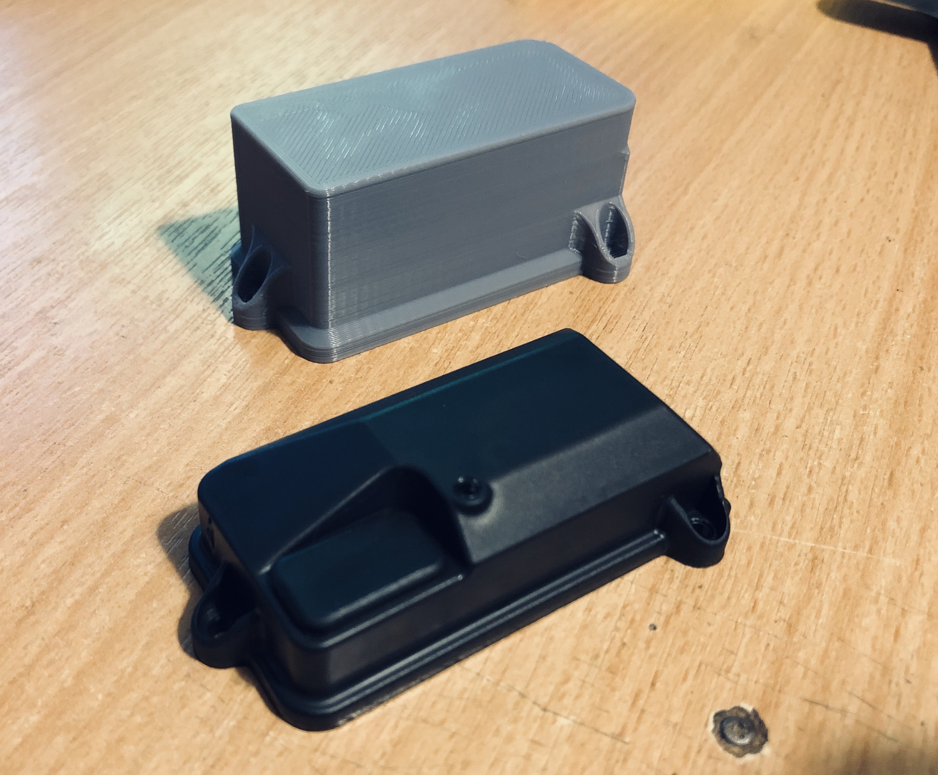 STL file Traxxas TRX4 Extended Receiver Box Lid (Prints without Support ...