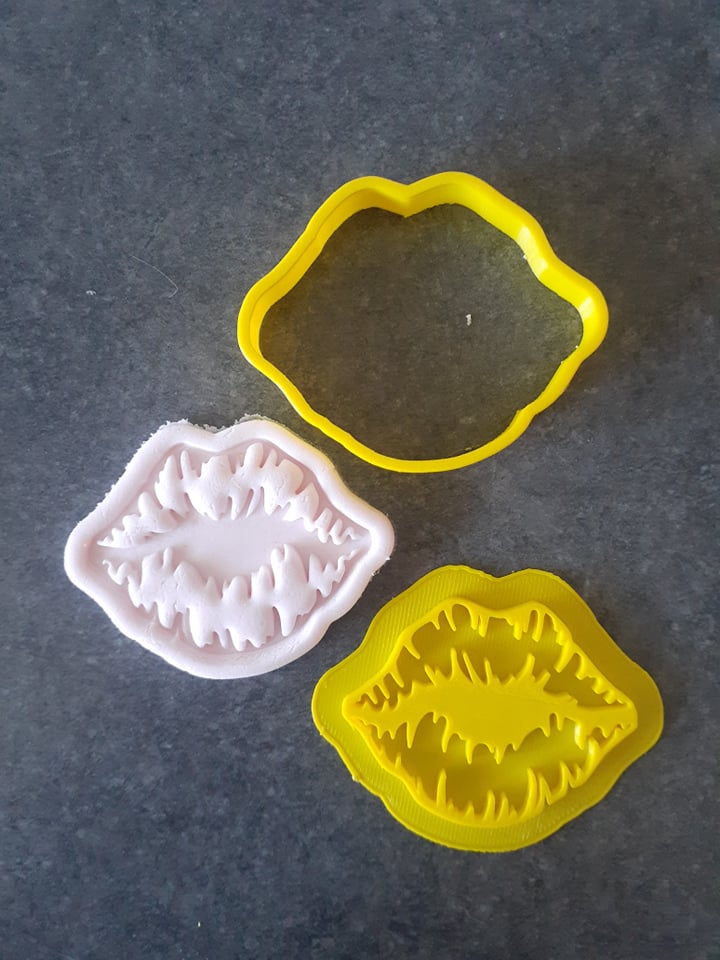 STL file kiss lips fondant POP stamp and cutter・3D printing design to ...