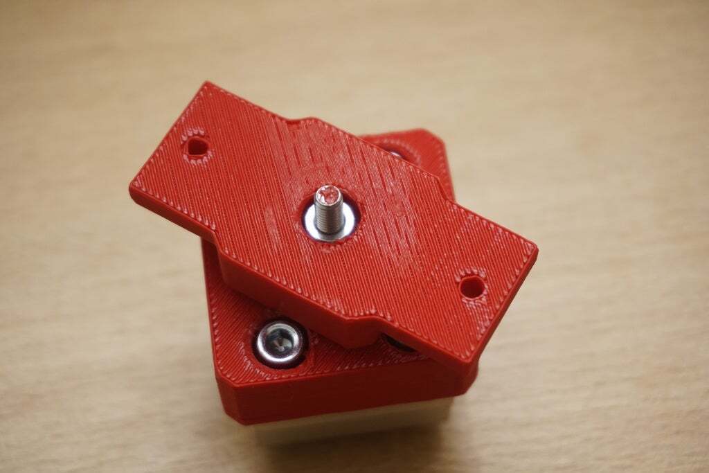 Free STL file 2020 profile 608ZZ rotating mount for 8mm linear slide ...