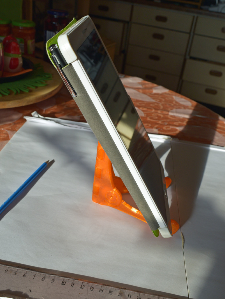 Free 3D file Tablet Holder foldable・3D printable design to download・Cults