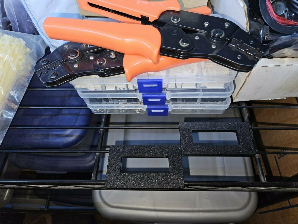 Free 3D file My wire rack shelf crimper pliers hanger・3D printable ...