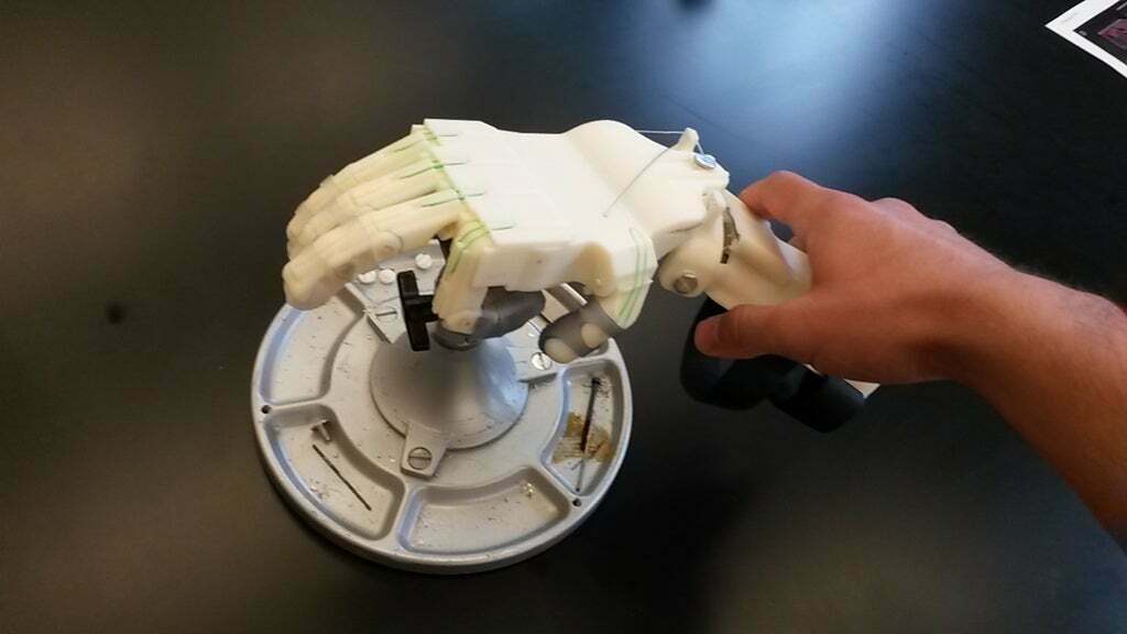 Free STL file Falcon Hand V1 ・3D printing model to download・Cults