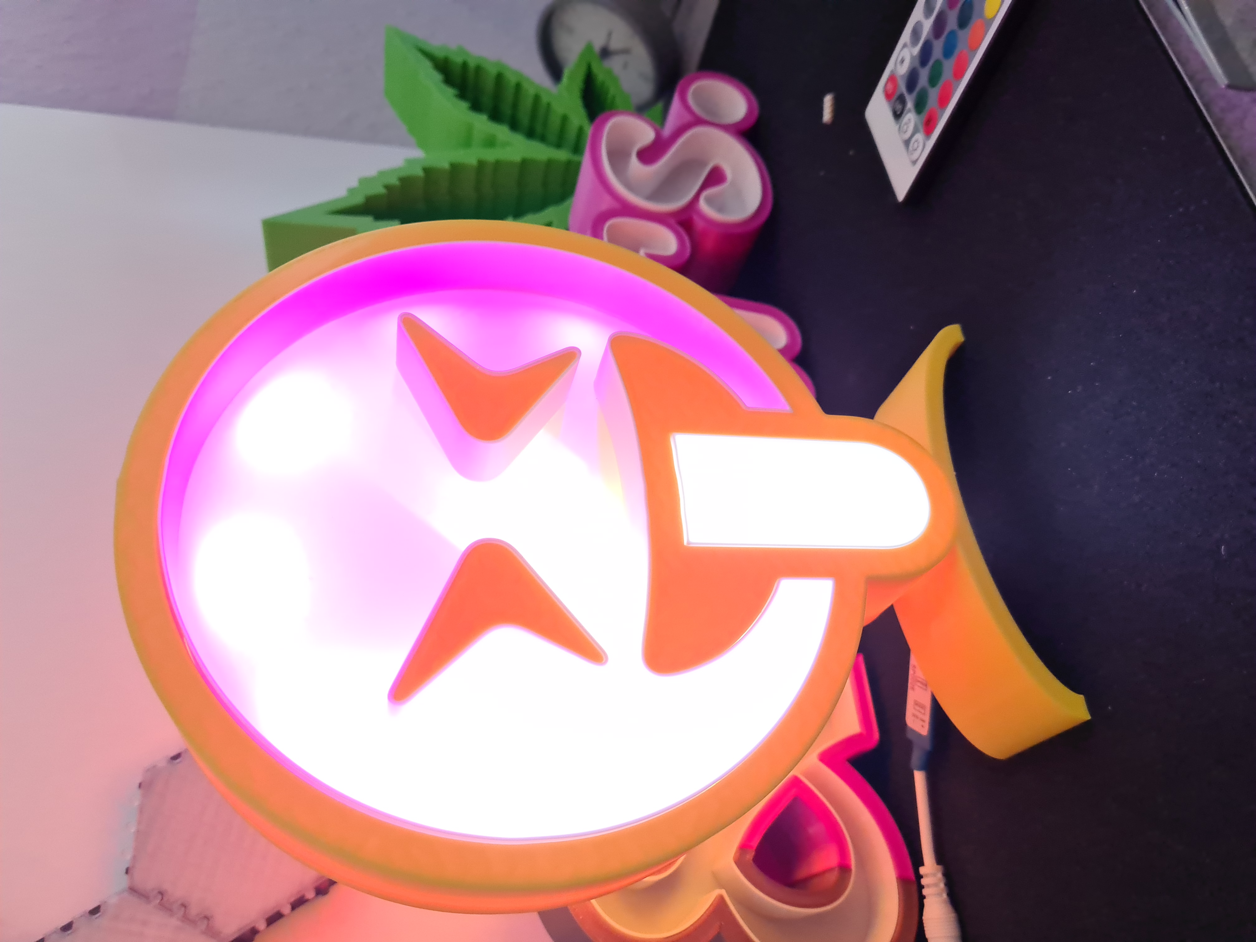 Archivo STL Led Light Logo Emoji・Diseño para descargar y imprimir en 3D ...