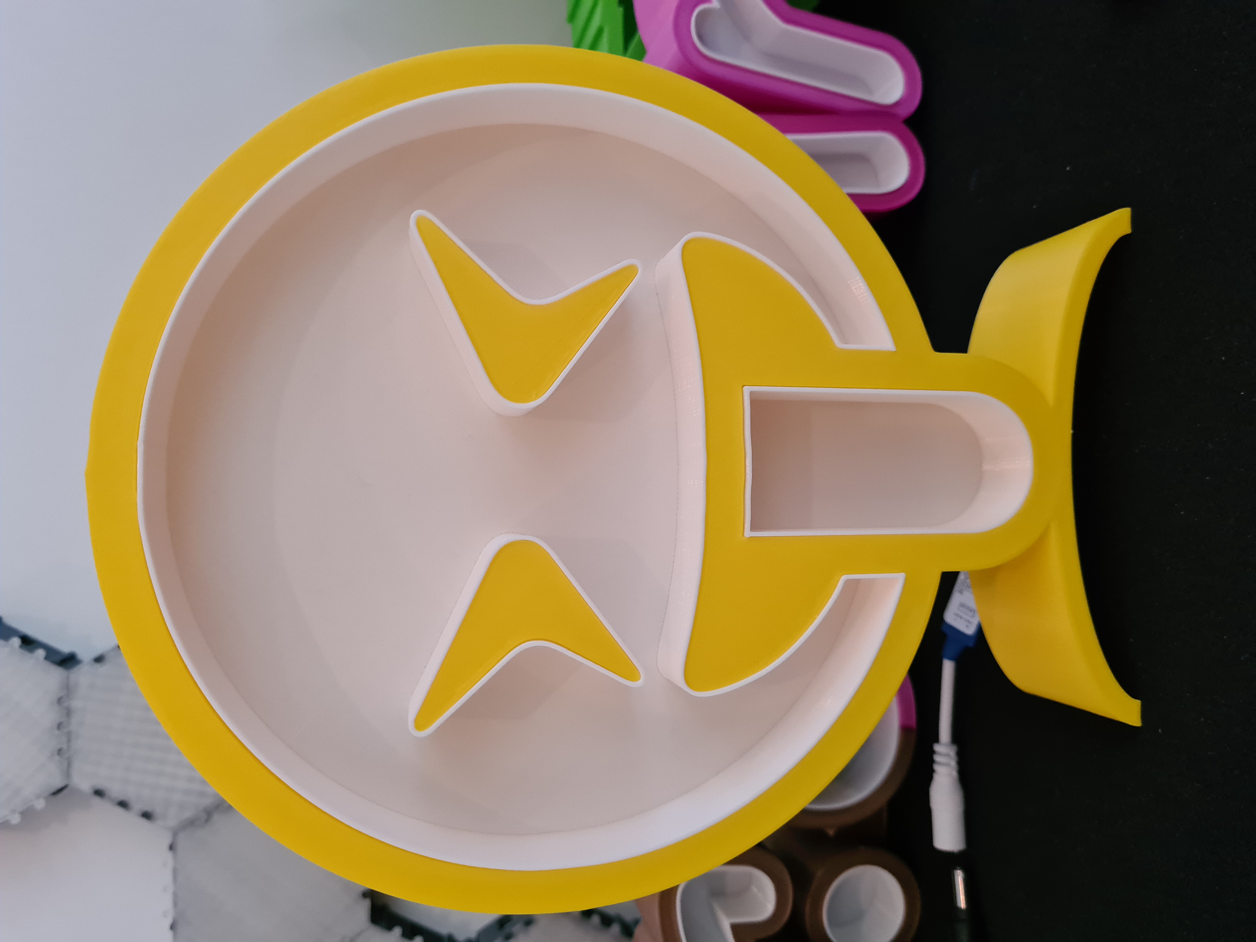 Archivo STL Led Light Logo Emoji・Diseño para descargar y imprimir en 3D ...