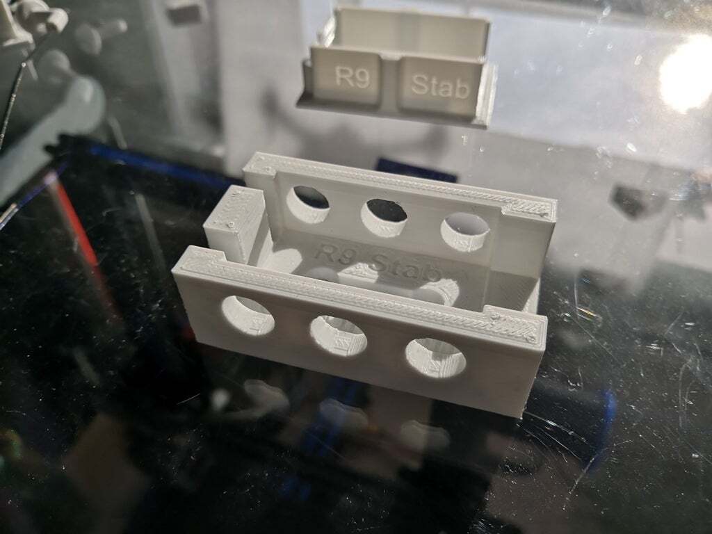 Archivo STL gratuito Bloque de calibración del receptor FrSky R9 Stab 👽 ...