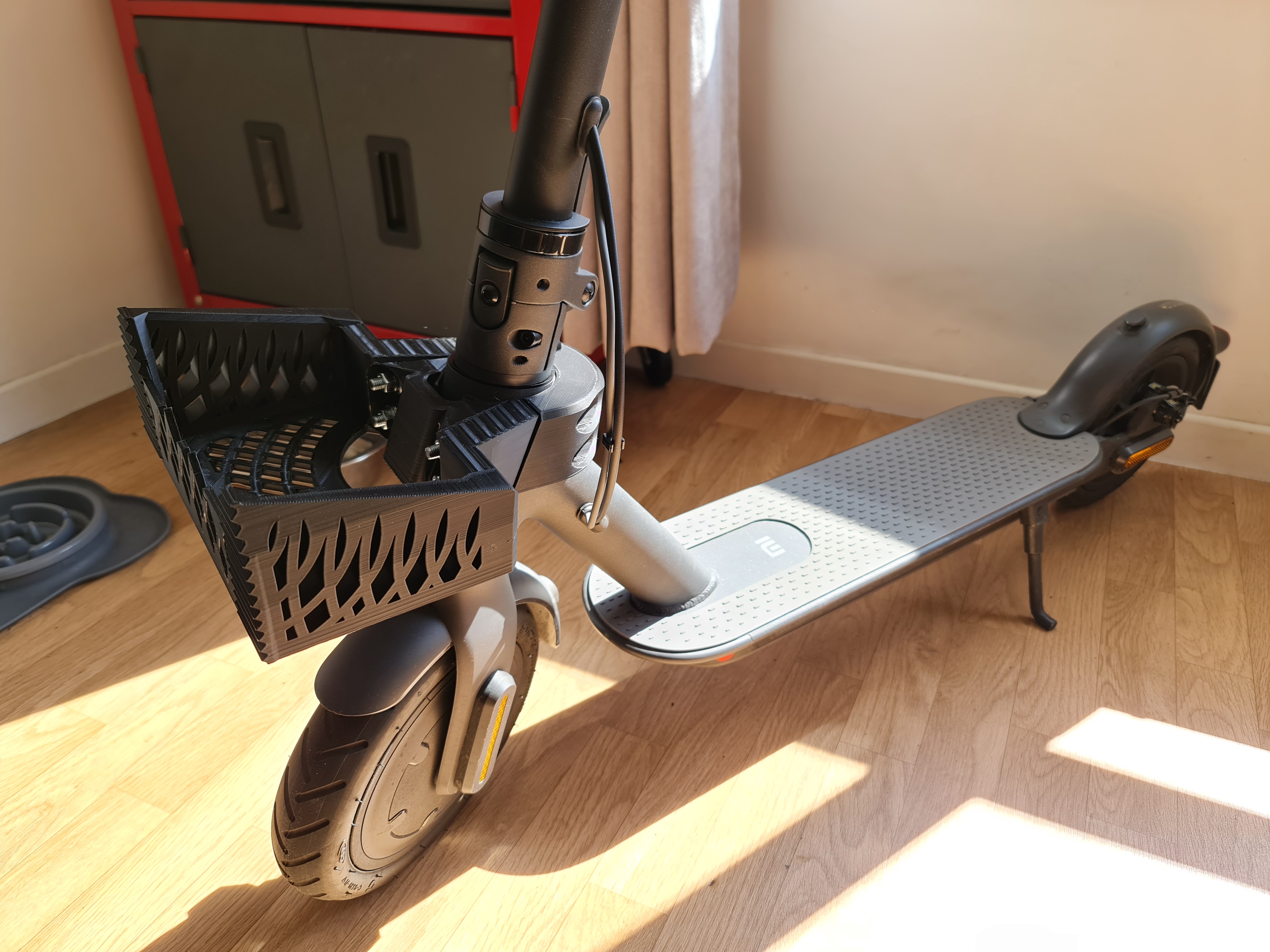 STL file Electric scooter vertical stand / basket m365 v1 and v2・Model ...
