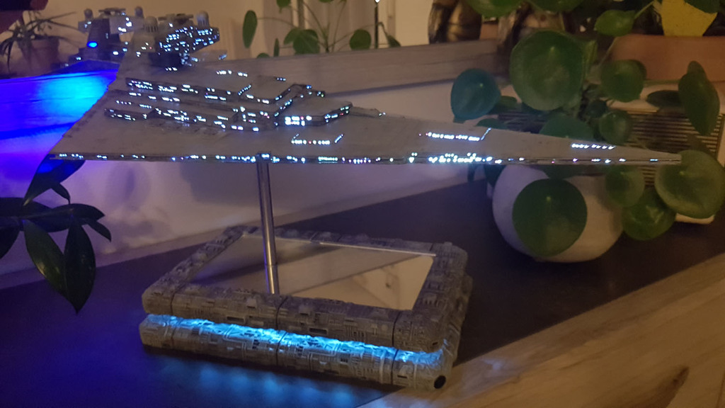 Archivo 3D gratis Base iluminada / pantalla para modelos (u otros) 👽 ...