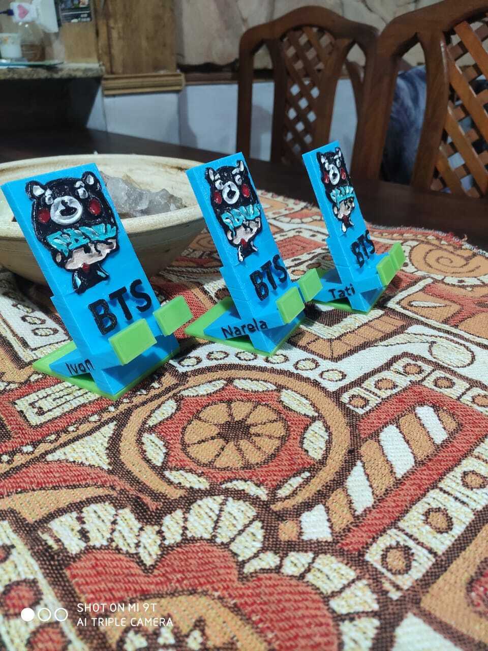 Archivo STL soporte celular bts・Diseño imprimible en 3D para descargar ...