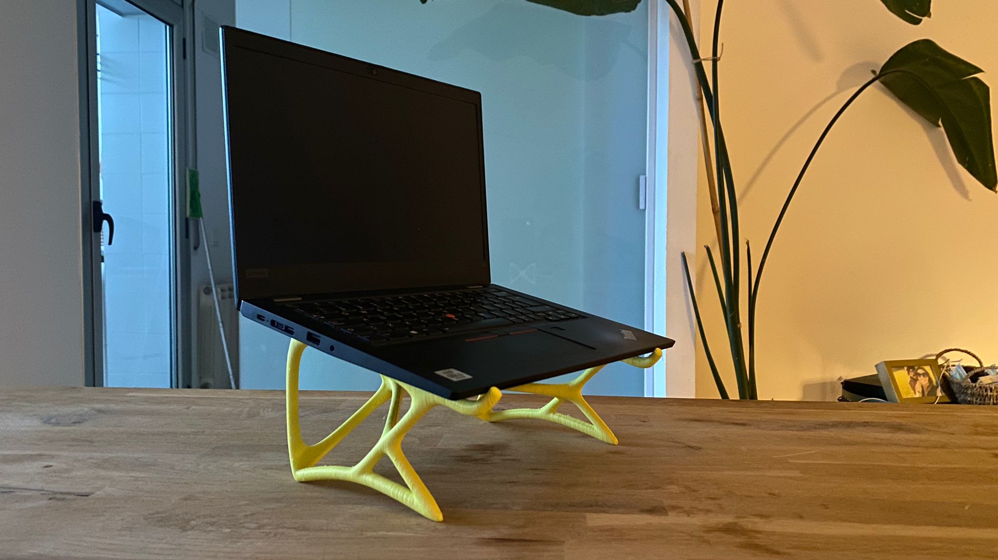 STL file Laptop Stand 💻・3D print design to download・Cults