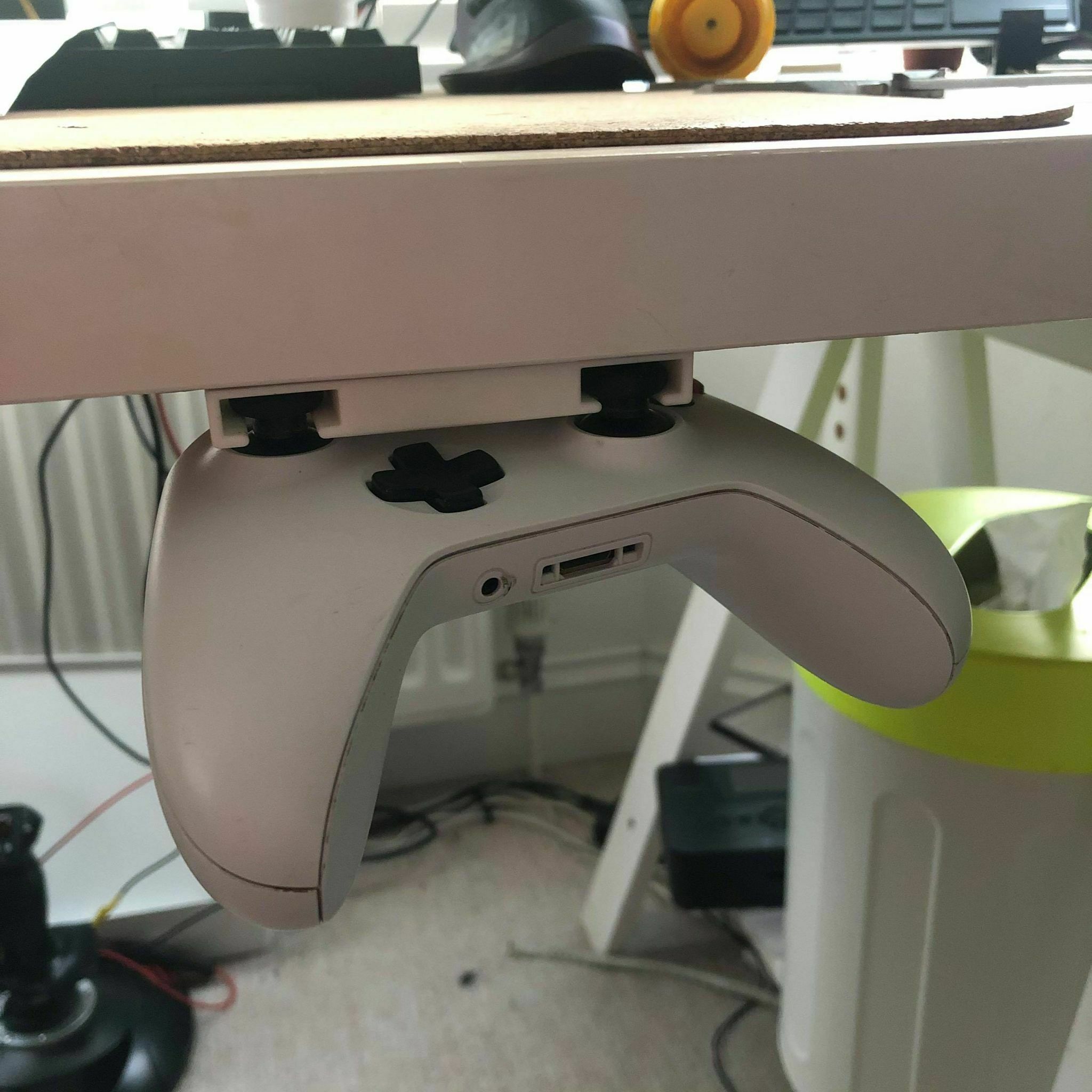 STL file Discrete Xbox Controller multifunctional holder 🎮・Model to ...