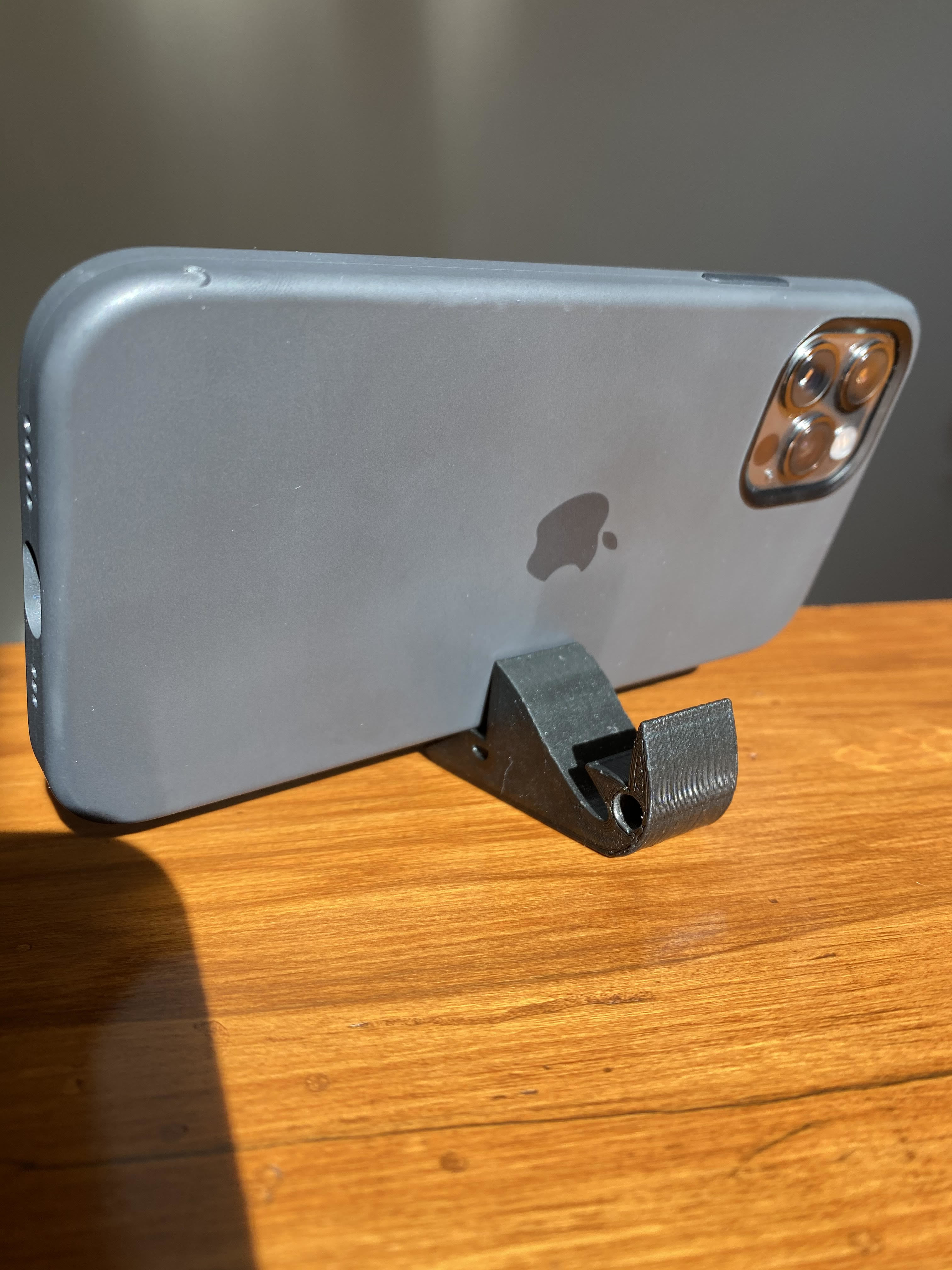 Free STL file Whale Keychain Phone stand・3D printing idea to download・Cults