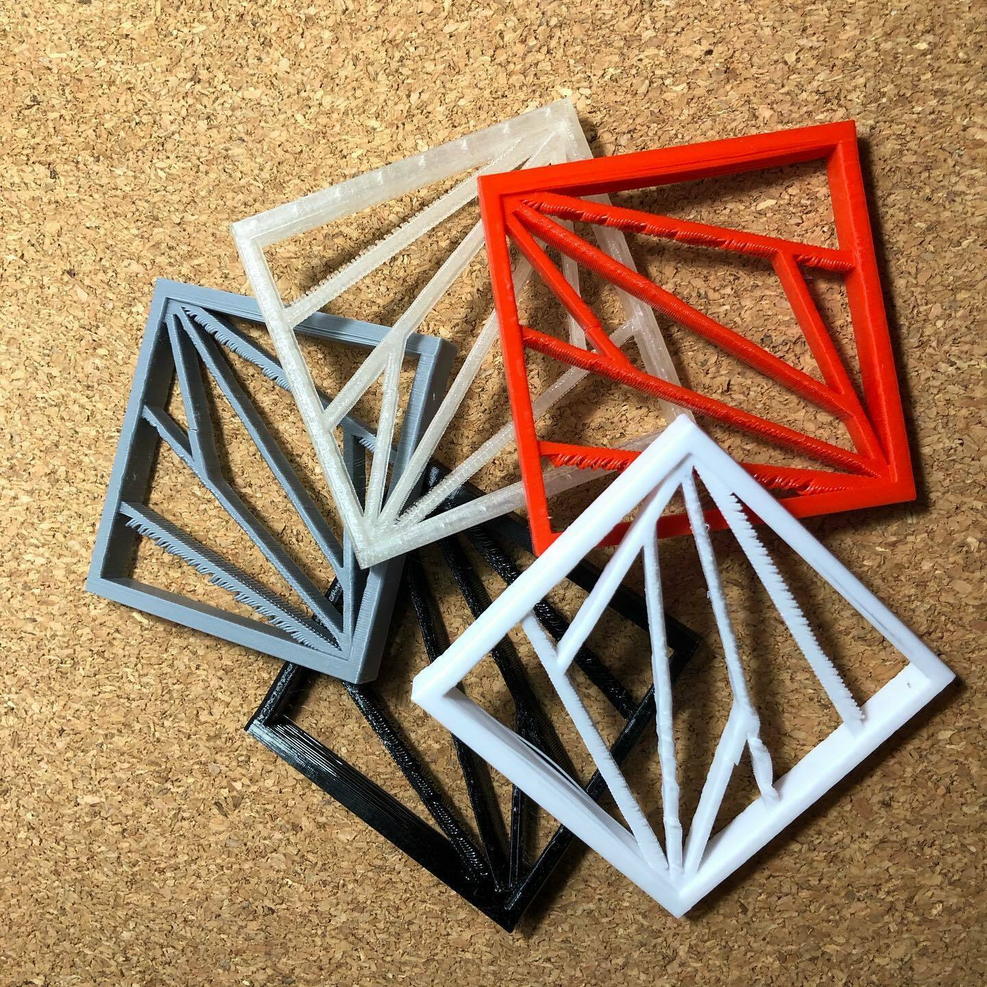 Fichier STL gratuit Test d'effort sur l'angle de surplomb 🔧・Design à ...