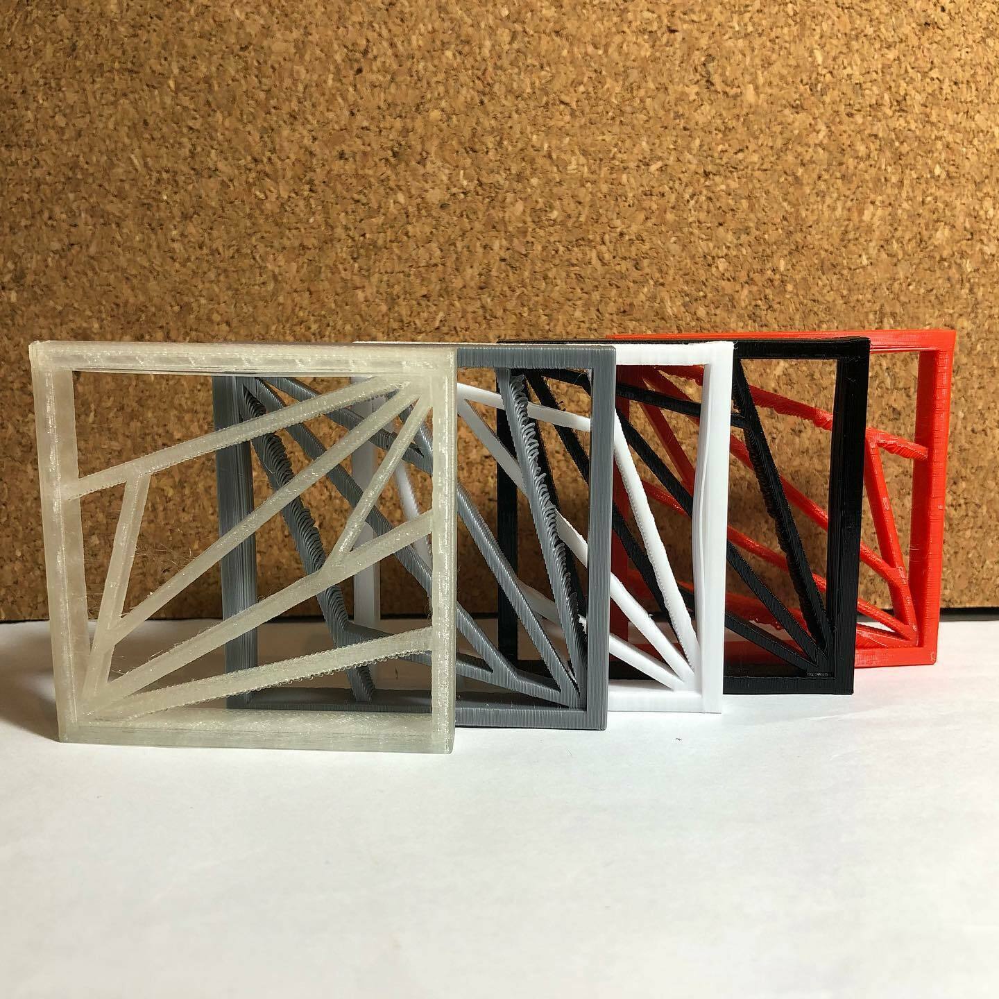 Fichier STL gratuit Test d'effort sur l'angle de surplomb 🔧・Design à ...