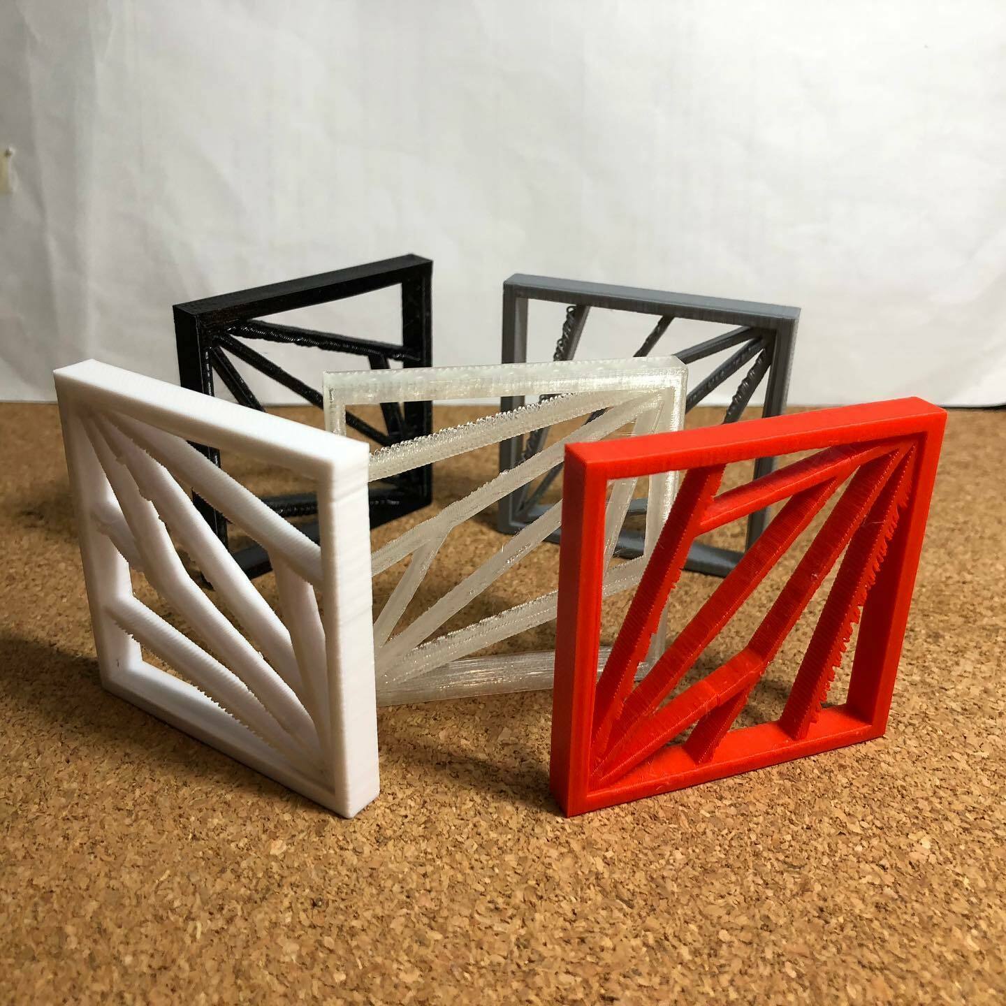Fichier STL gratuit Test d'effort sur l'angle de surplomb 🔧・Design à ...
