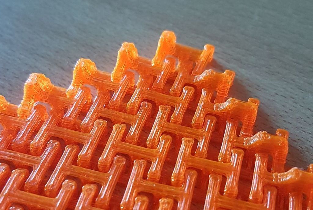 Free STL file Chainmail Coaster with raised edges・3D print object to ...