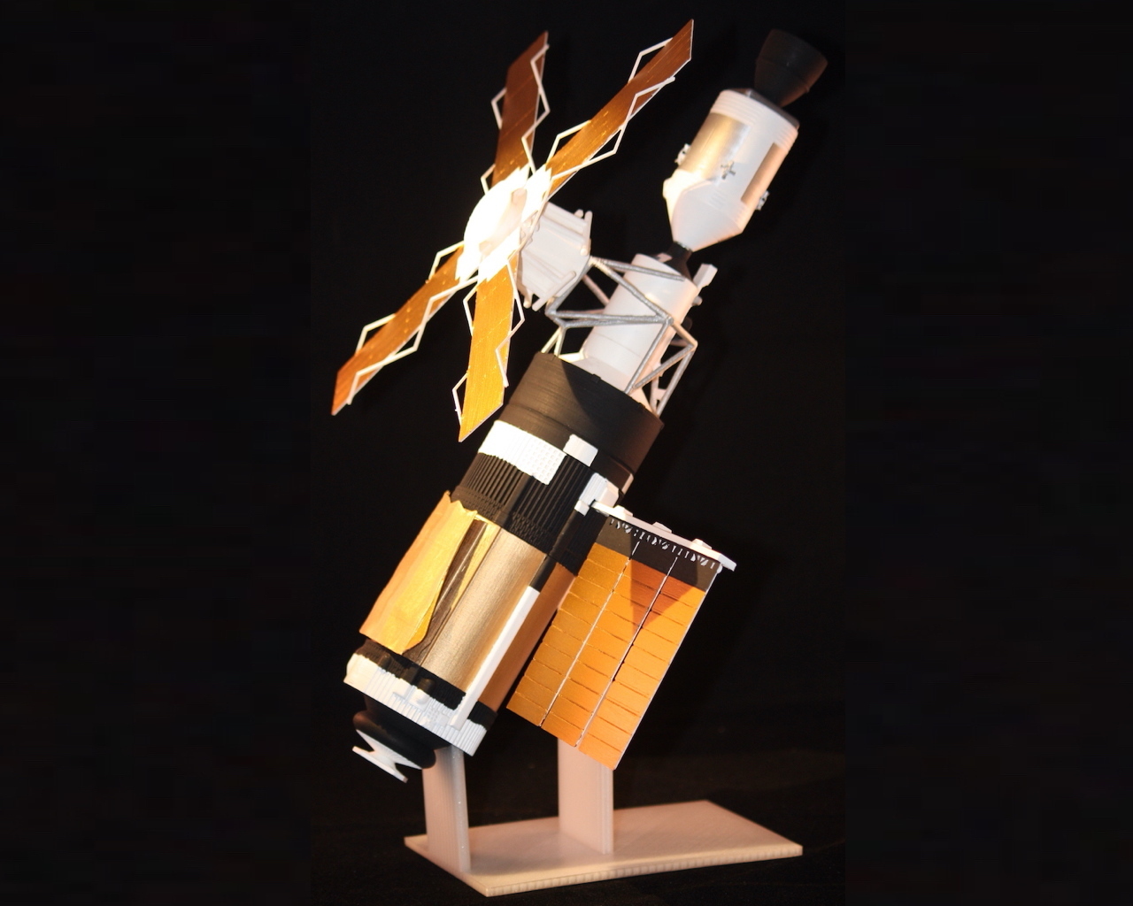 Skylab Space Station Model Kit