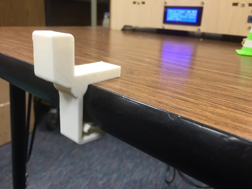 Free 3D file USB Extension Cable Deskclamp Upright・3D printable model ...