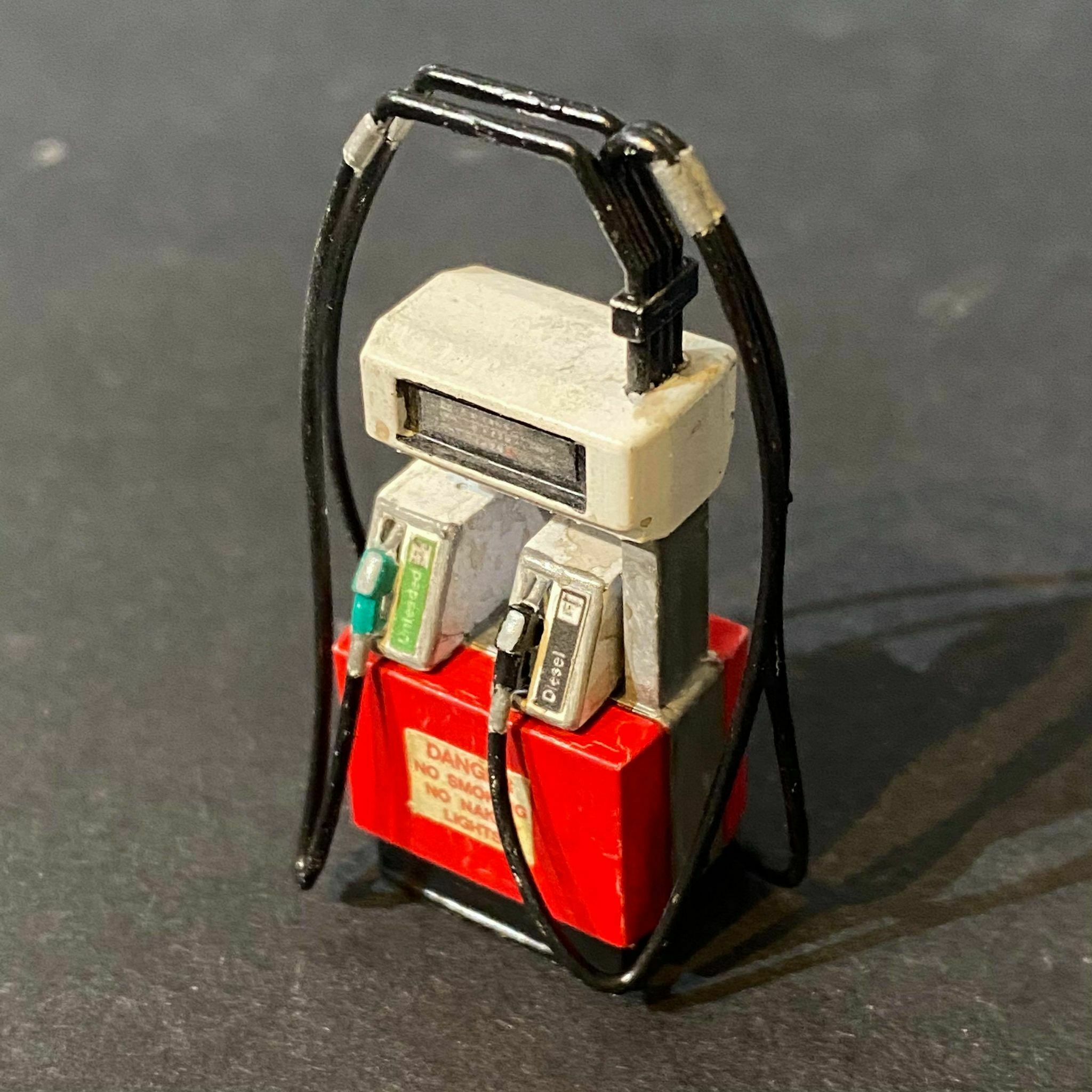 STL file GARAGE FUEL PUMP 7MM SCALE O GAUGE MODEL RAILWAY・3D print ...