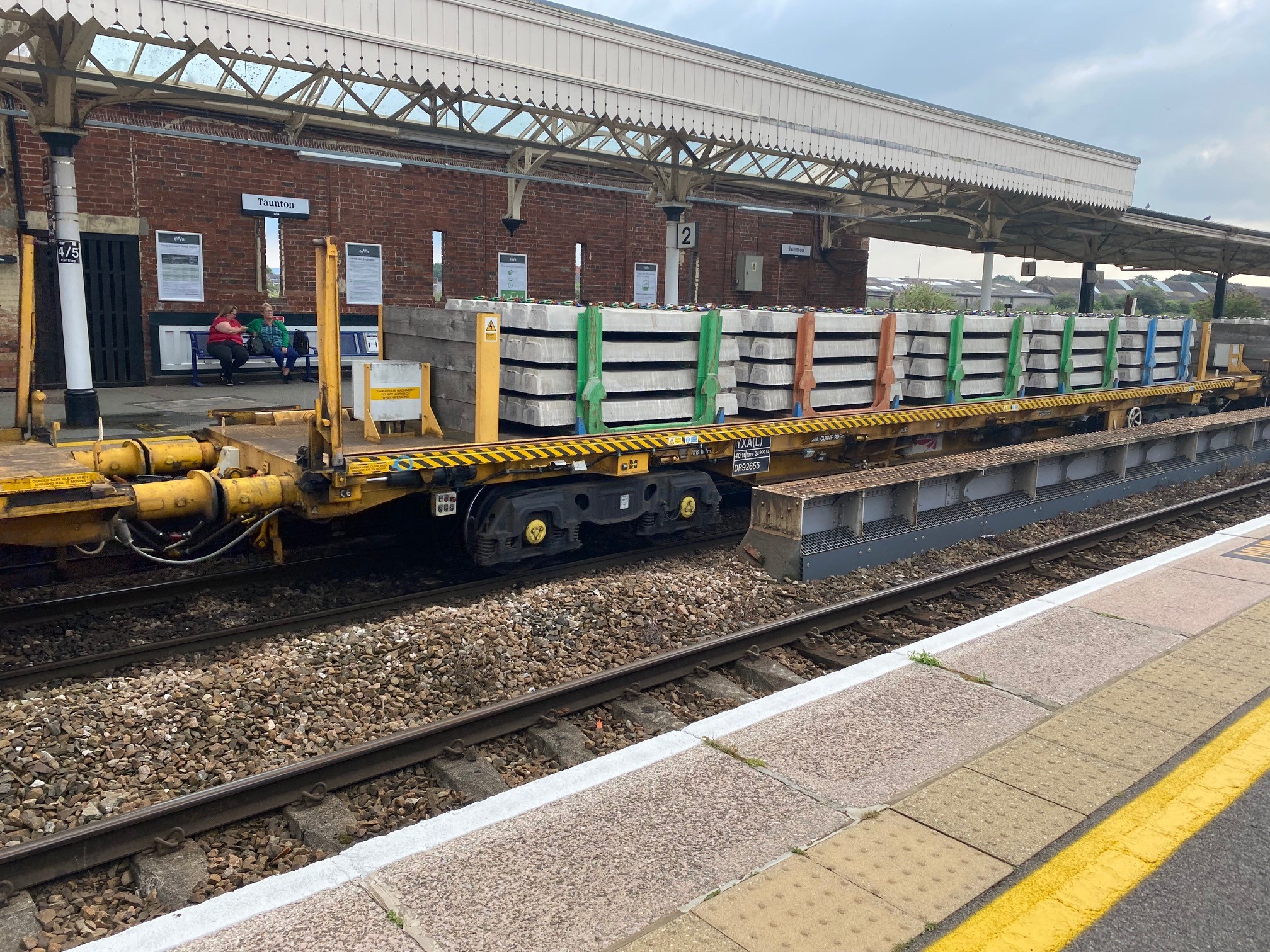 STL file Model Railway Concrete Sleepers in Transportation Frame 🛤️・3D ...