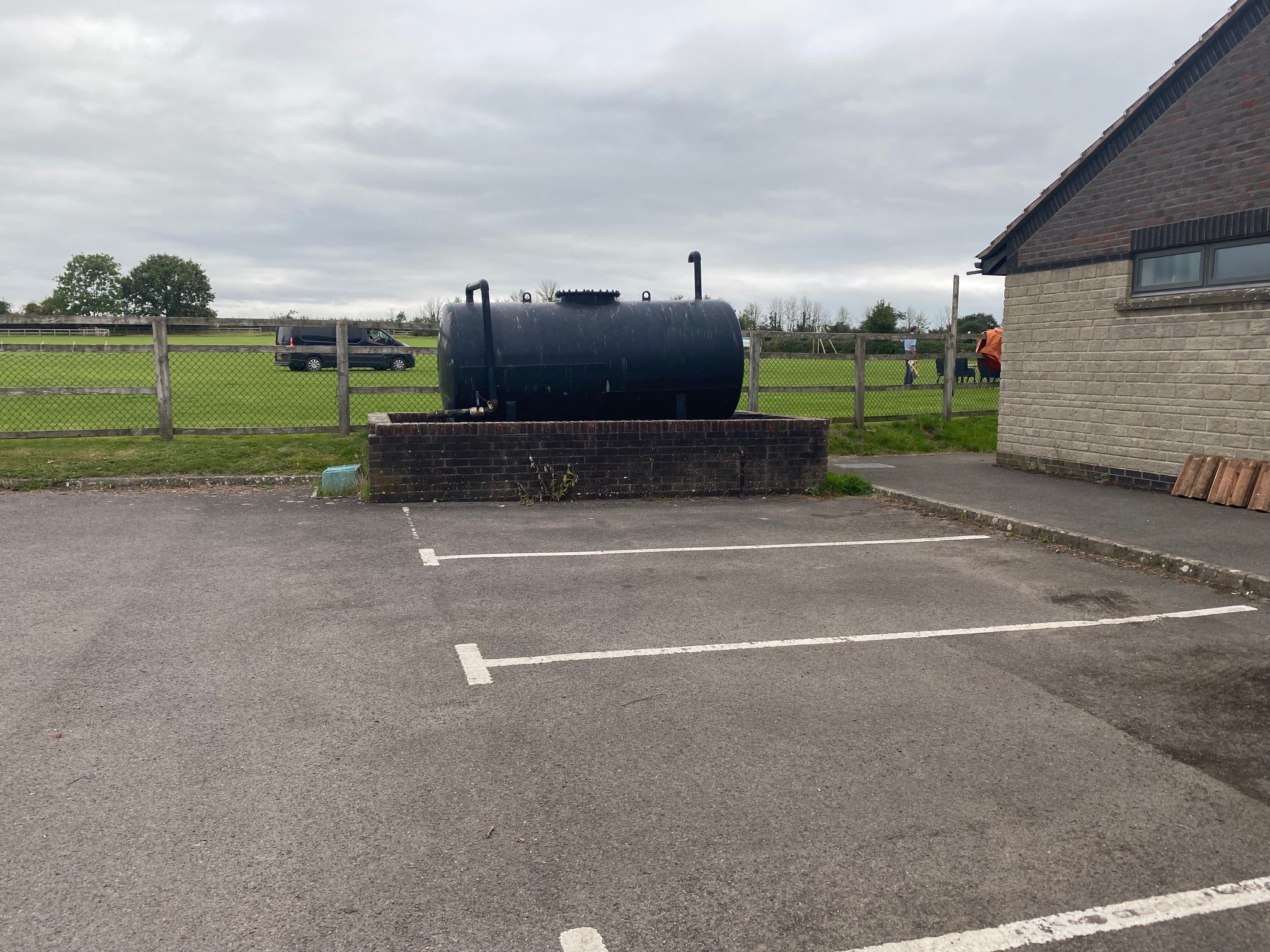 STL file Model Railway Oil Tank with Brick Bund 🛤️・3D print design to ...