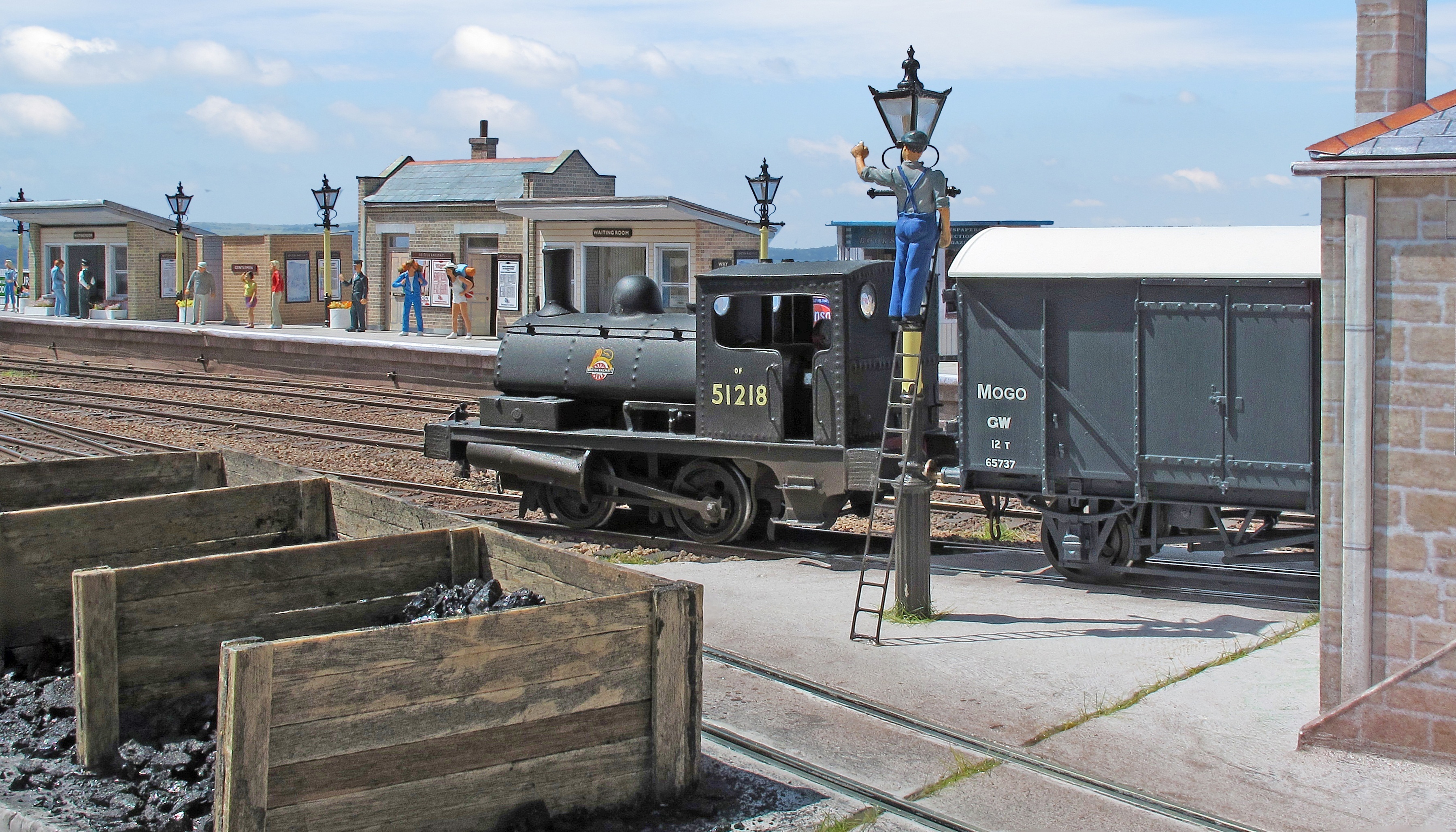STL file Model Railway Coal Staithe Bunker 🛤️・3D printable model to ...