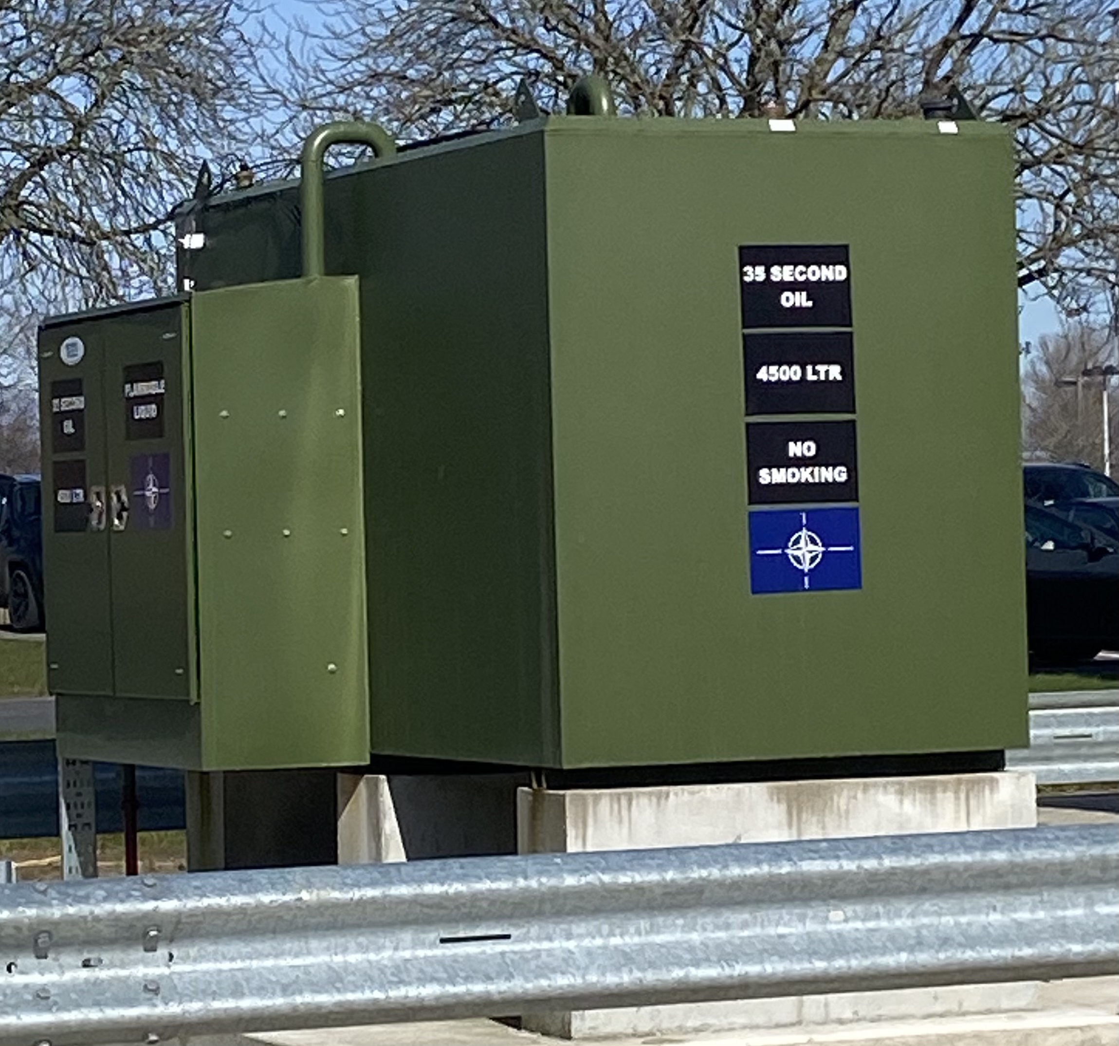 STL file Model Railway 4500L Oil Tank and Base 🛤️・3D printer model to ...