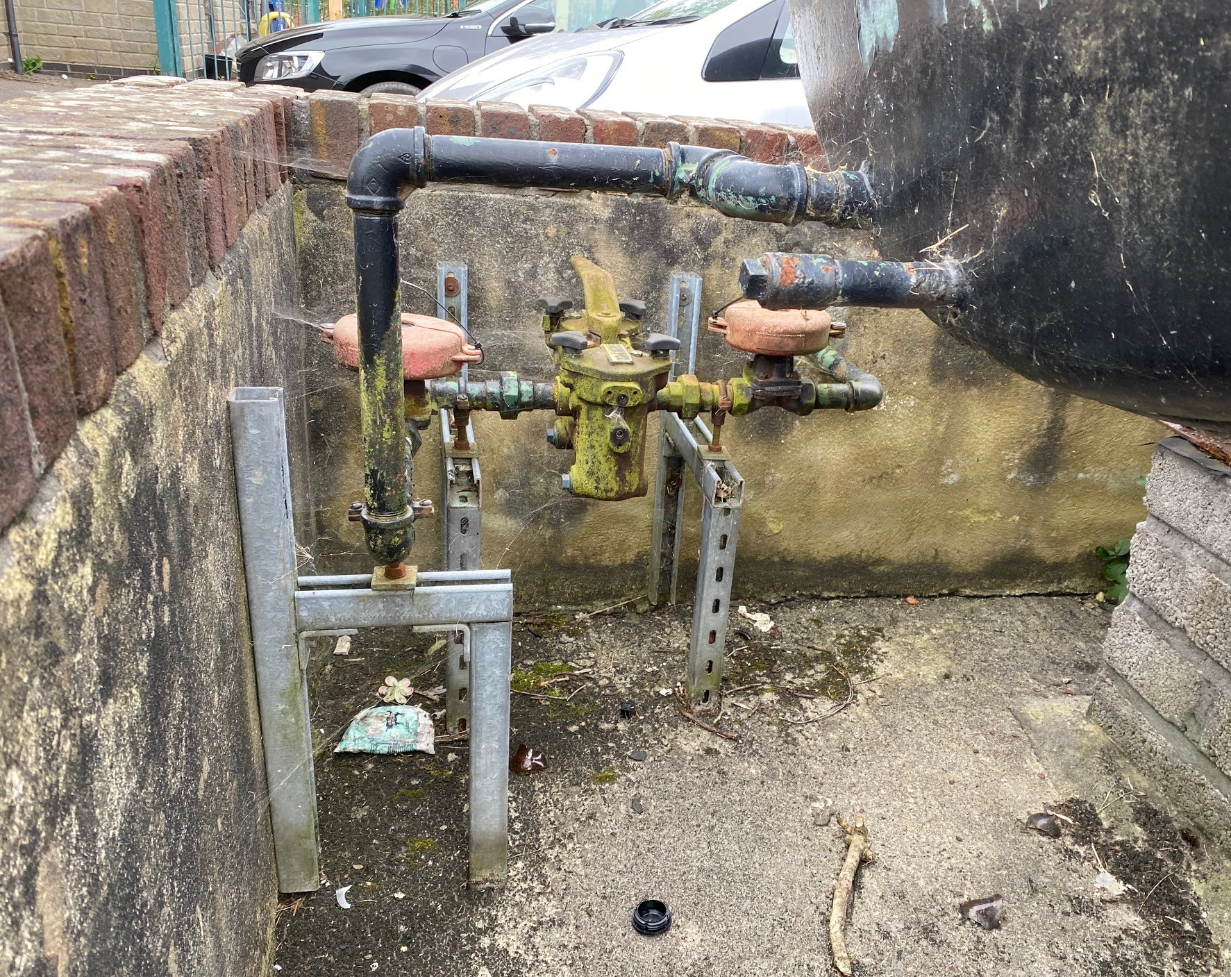 STL file Model Railway Oil Tank with Brick Bund 🛤️・3D print design to ...