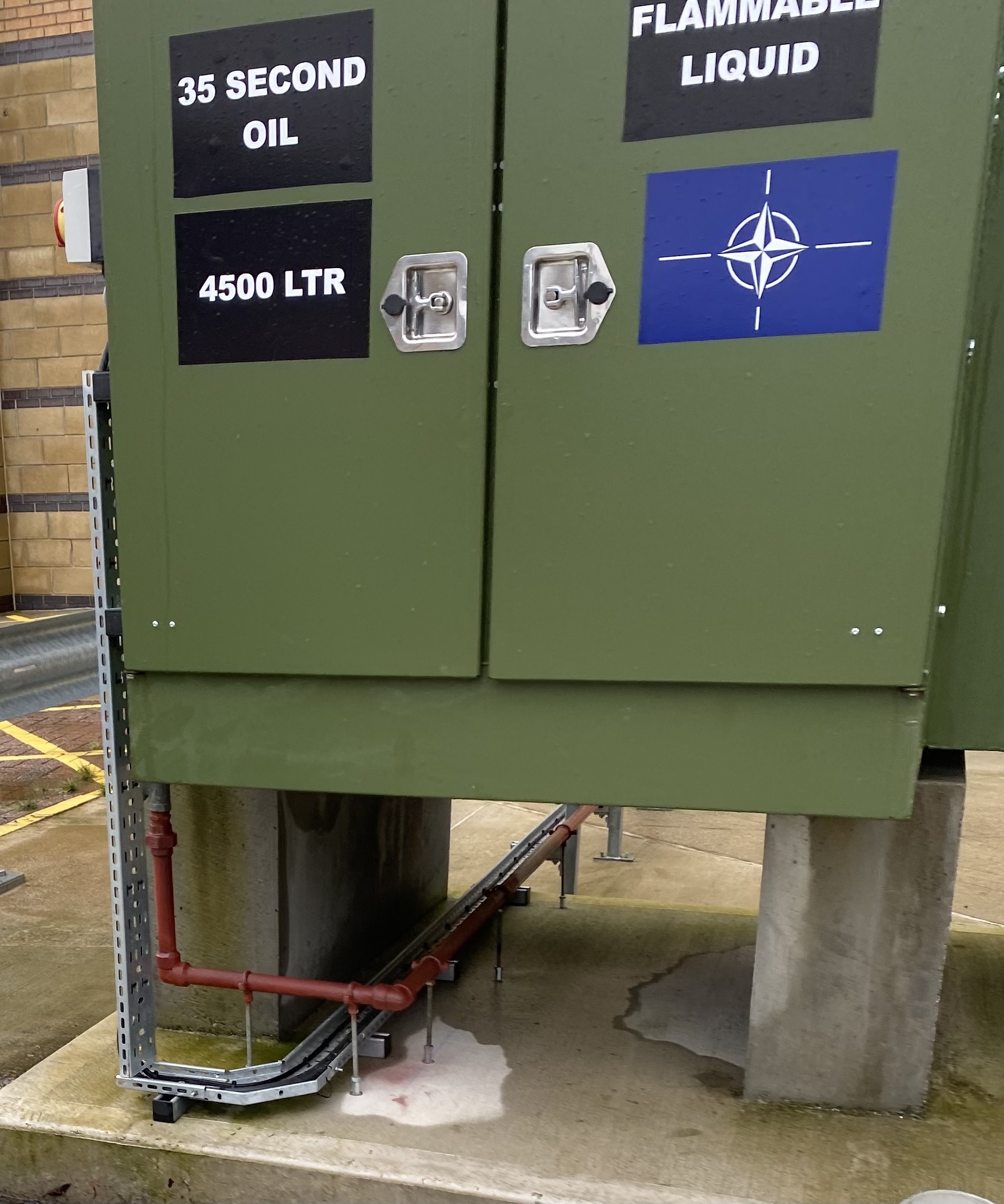 STL file Model Railway 4500L Oil Tank and Base 🛤️・3D printer model to ...