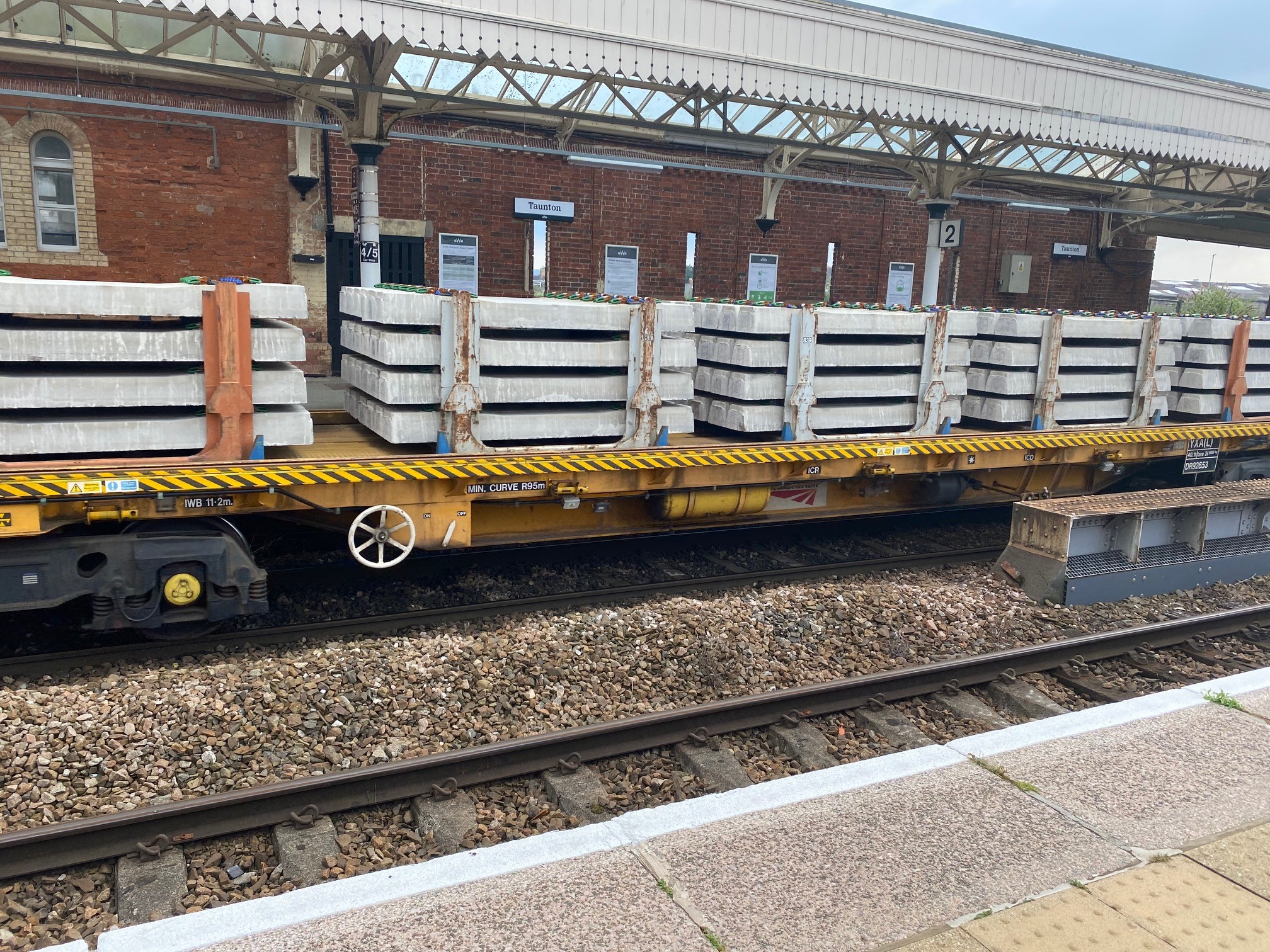 STL file Model Railway Concrete Sleepers in Transportation Frame 🛤️・3D ...