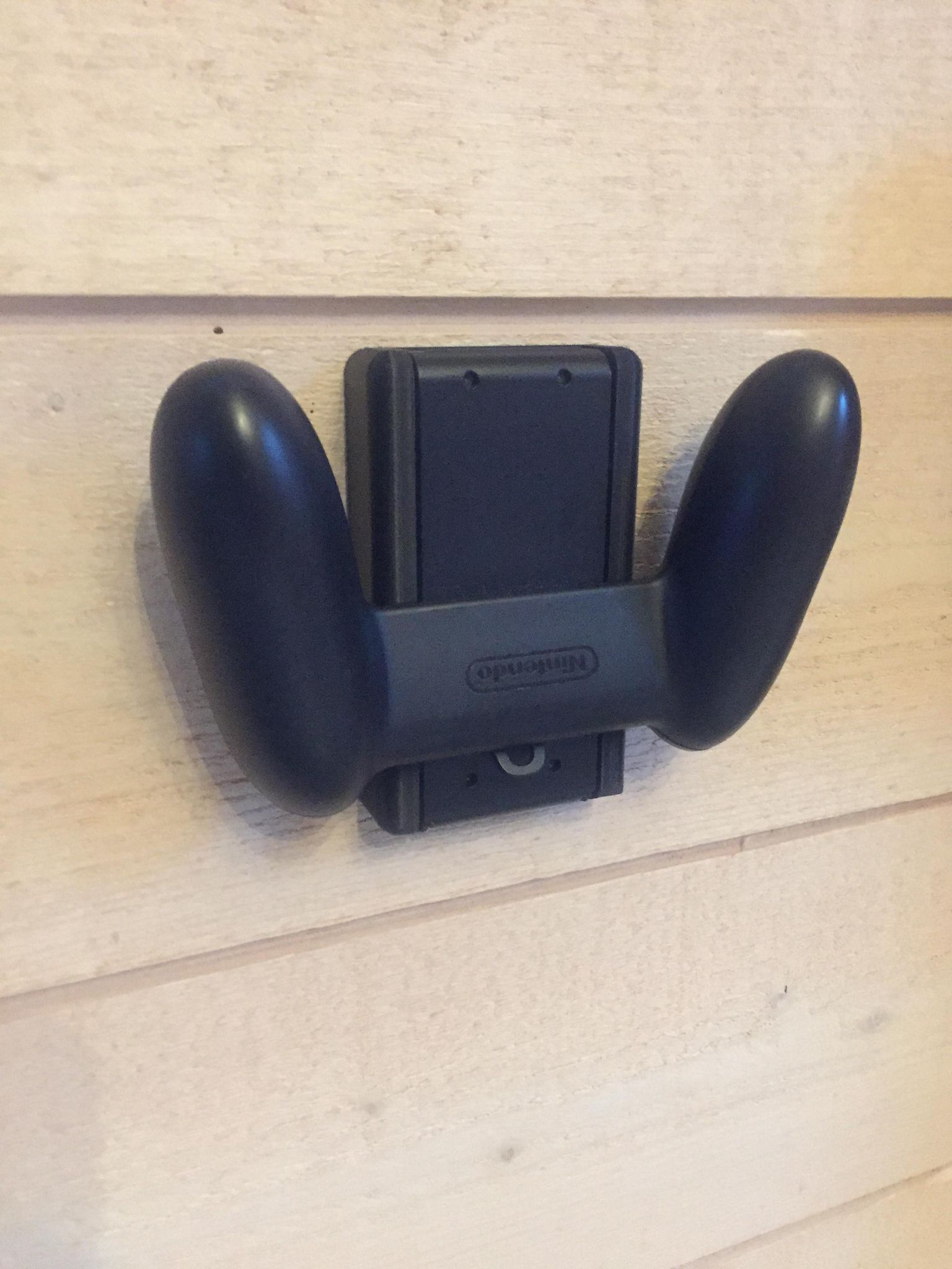 STL file Joy-Con Switch handle wall bracket・3D printer design to ...
