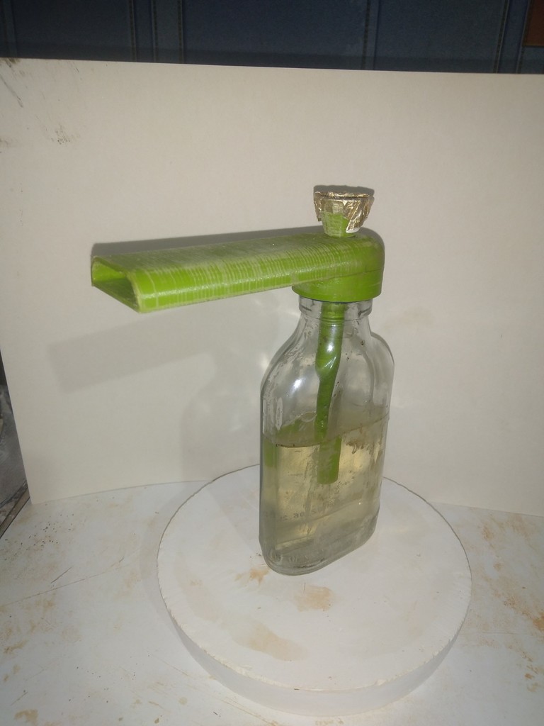 Archivo 3D gratuito Botella Bong・Idea de impresión 3D para descargar・Cults