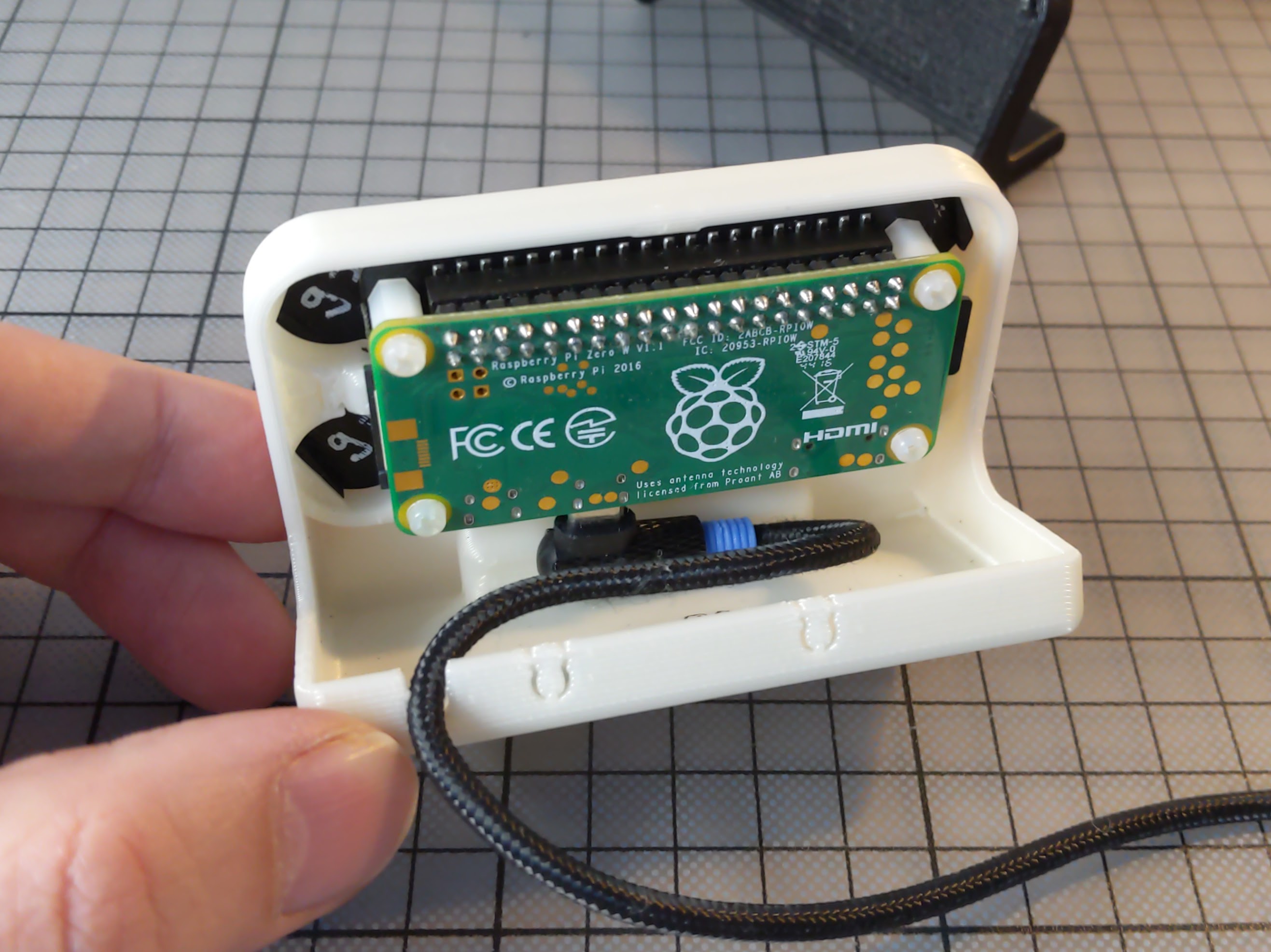 STL file Desktop Case (H2 *skull dots*) for *pimoroni Display HAT Mini ...