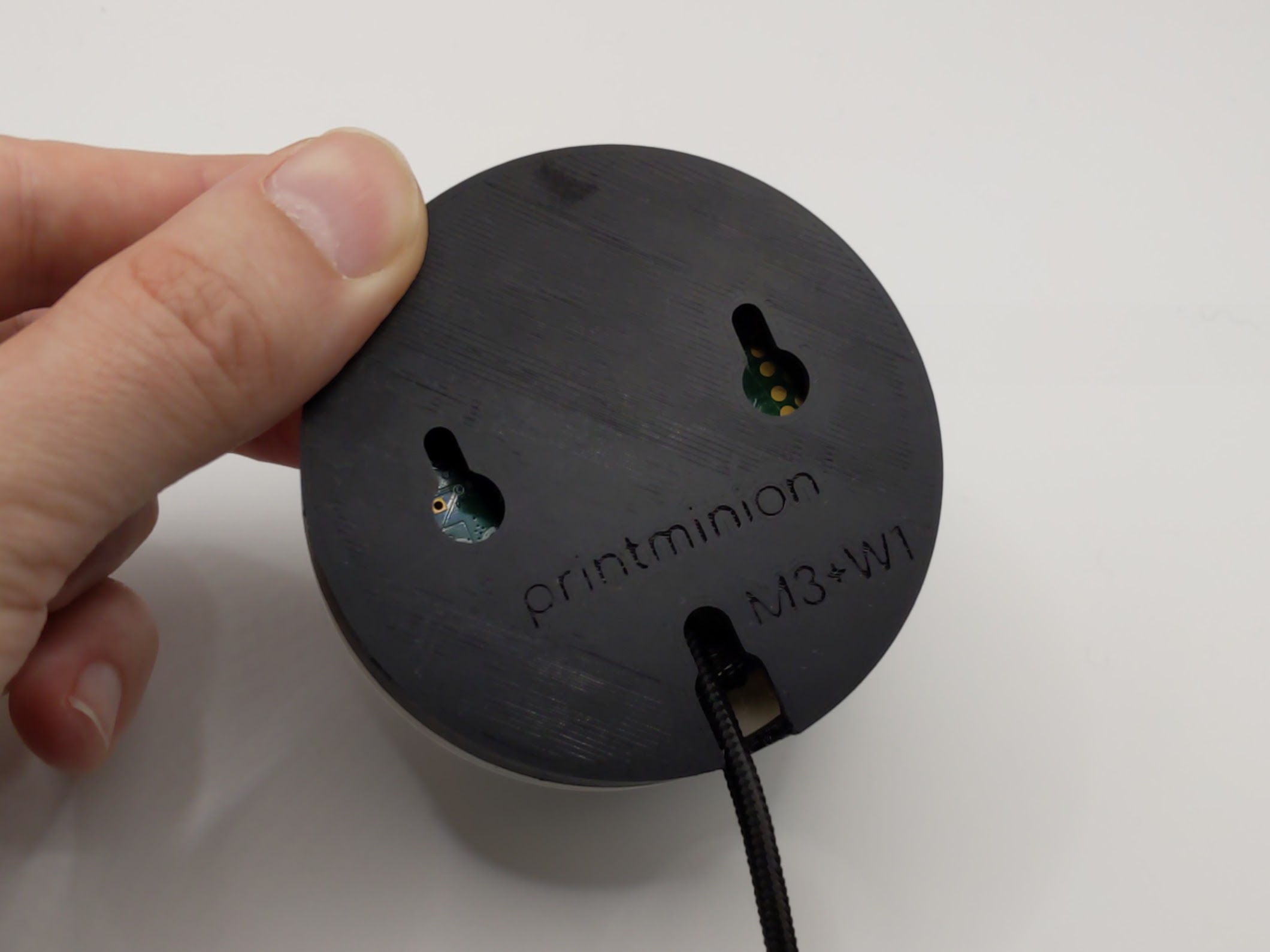 STL file Enclosure (M2 i3) for pimoroni HyperPixel 2.1 round Touch and *Raspberry Pi Zero*・3D ...