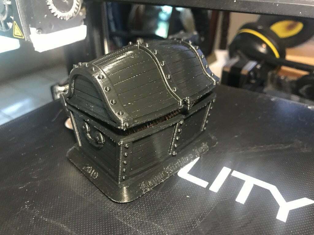 Free STL file Treasure Chest 👽・3D printing design to download・Cults