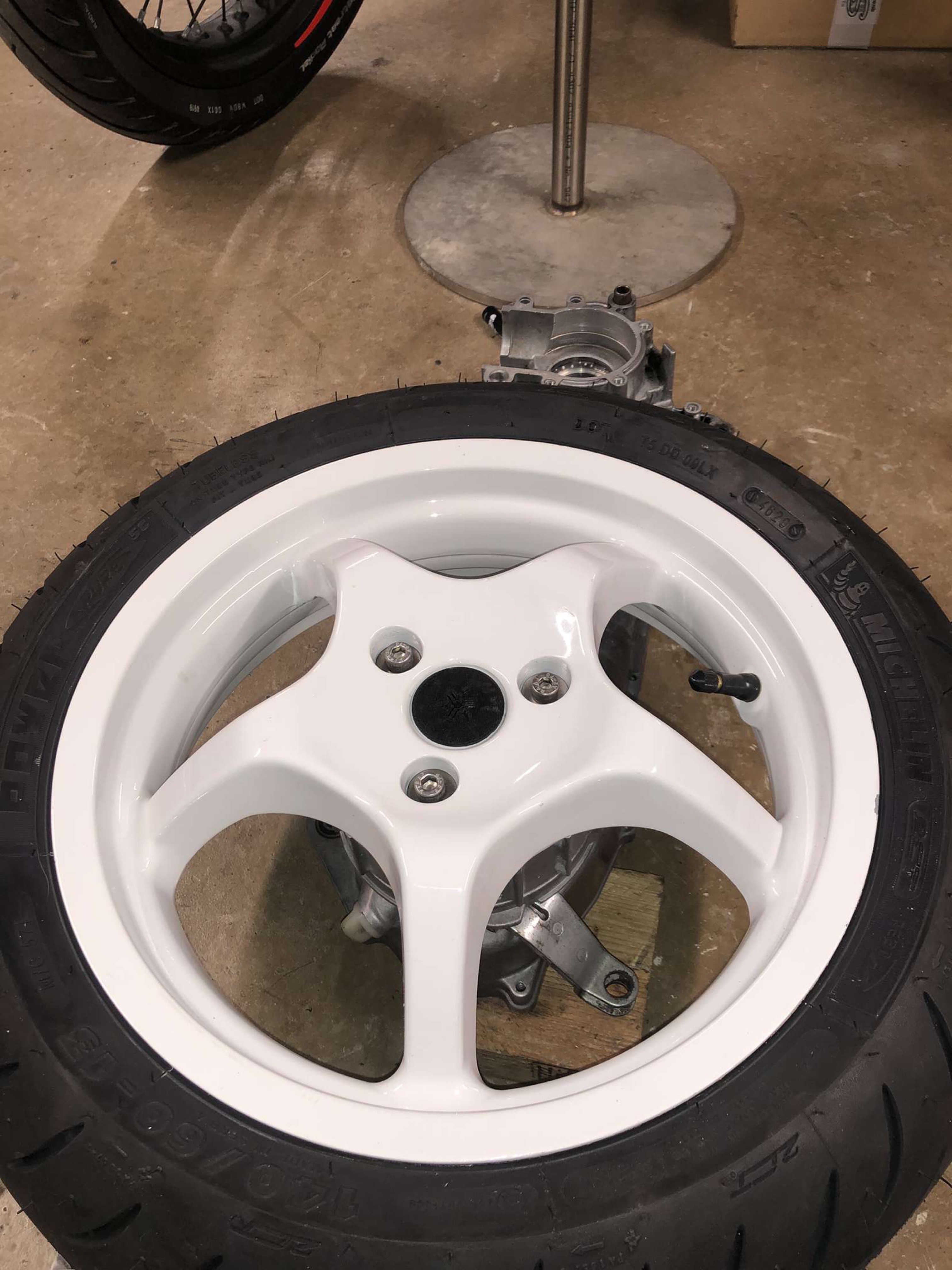 STL file wheel center booster 🛞・3D printing template to download・Cults