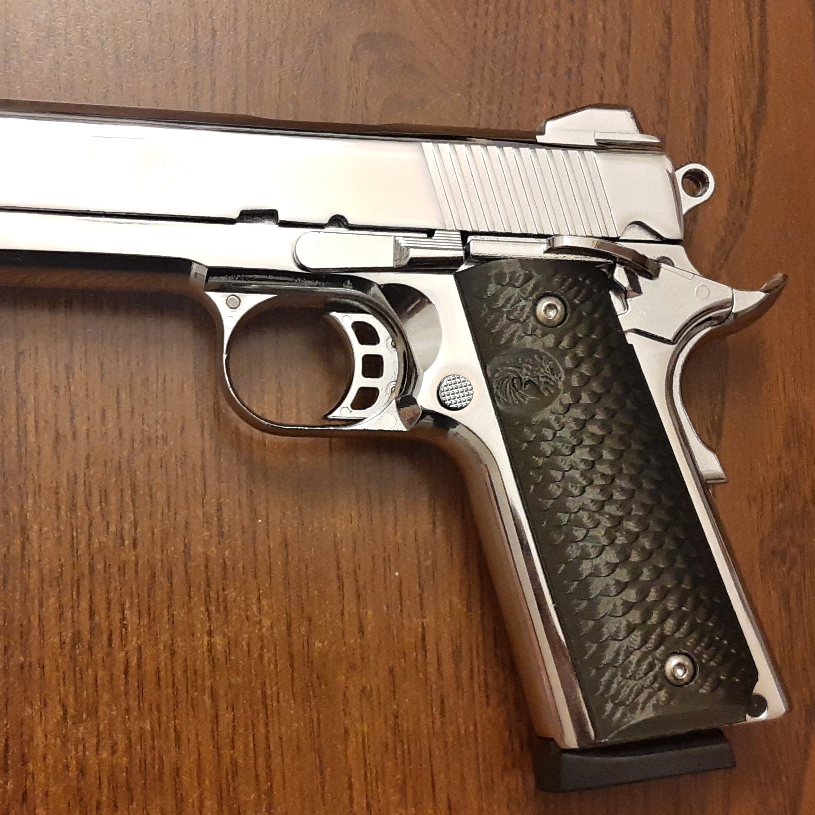 3D file Colt 1911/clones grips Dragon Armor theme・3D printing model to ...