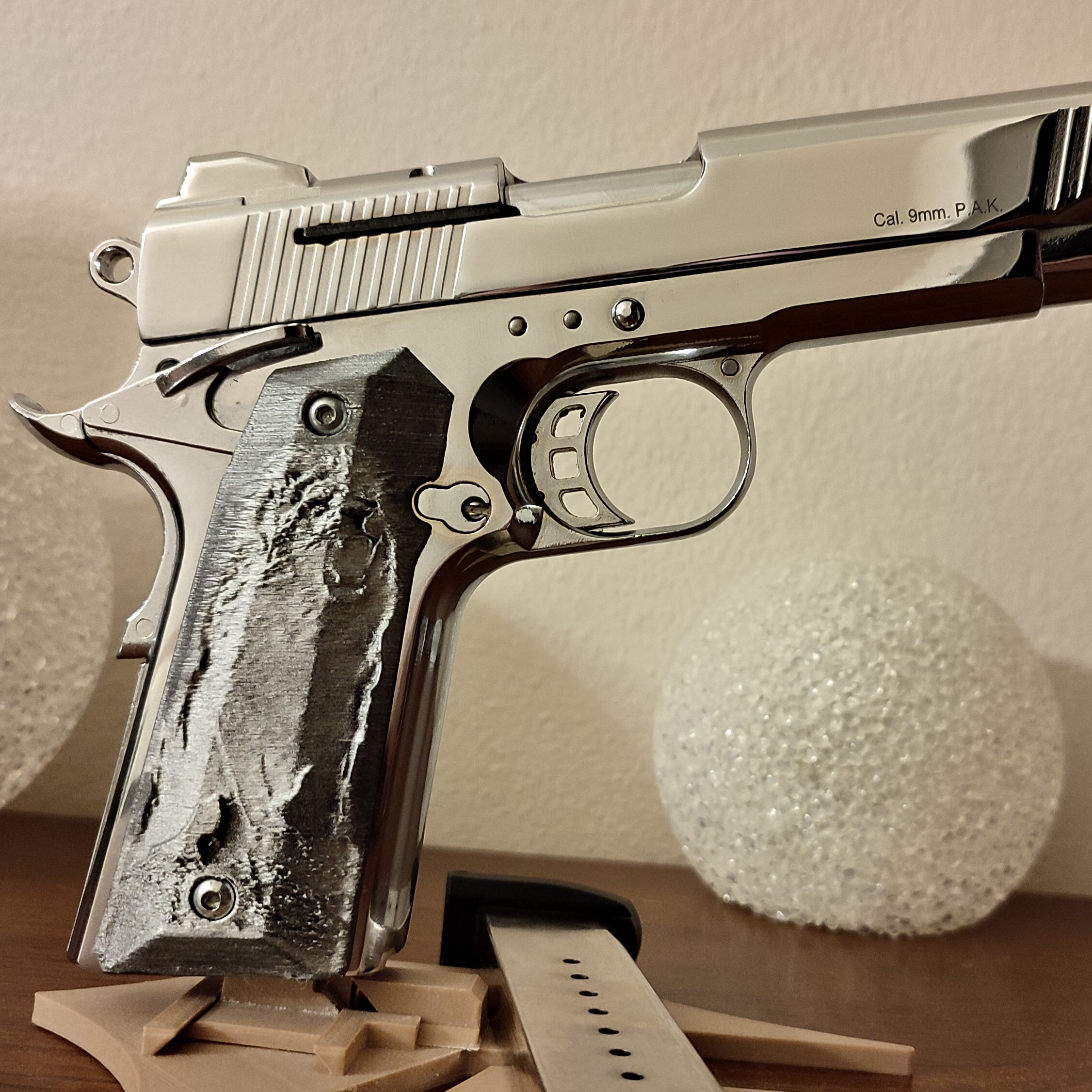 3D file COLT 1911 NEW SHAPE CUSTOM GRIP VERY UNIQUE THEME!2・Design to ...