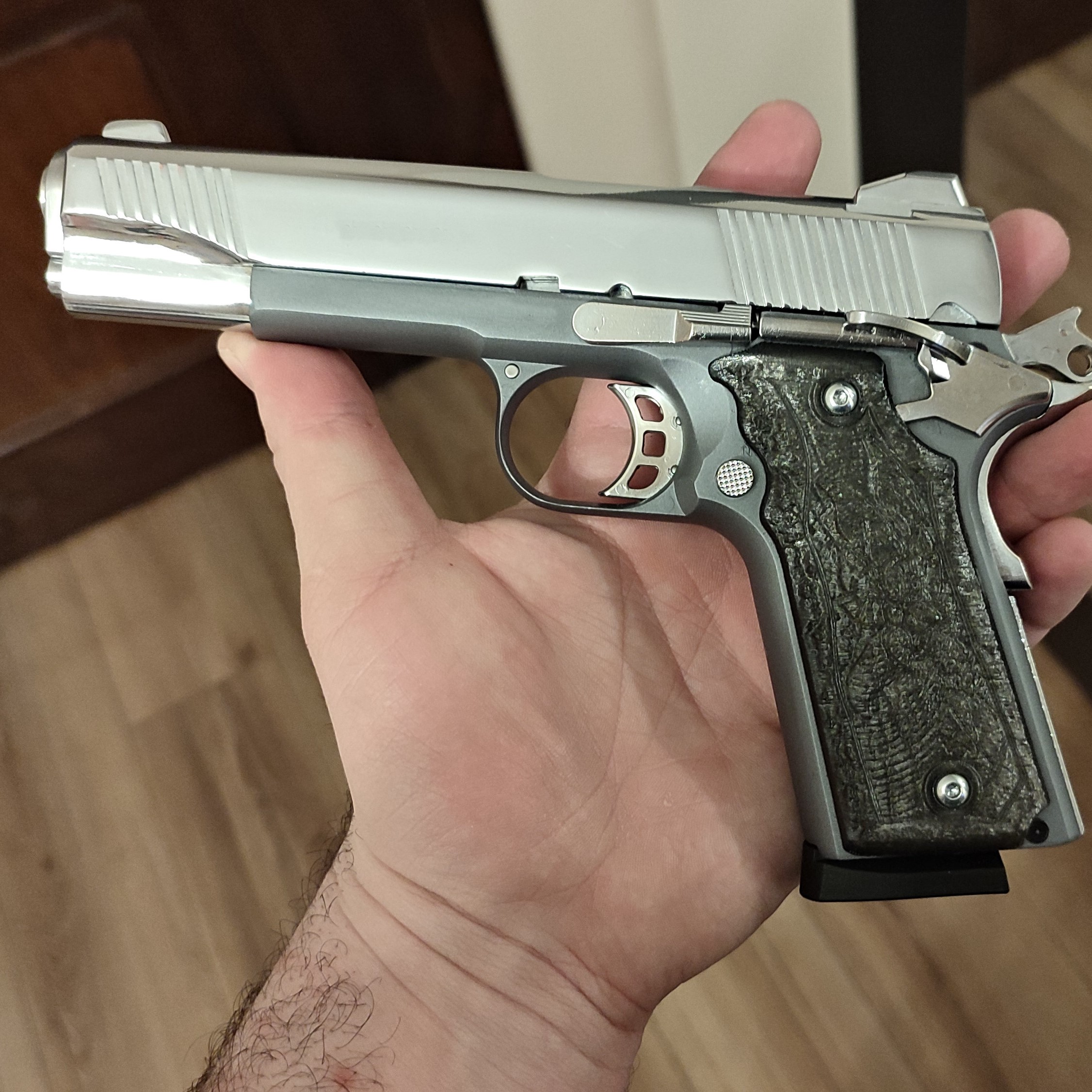 3D file Colt 1911 extraordinary shape of grips / woodcut/flower・3D ...