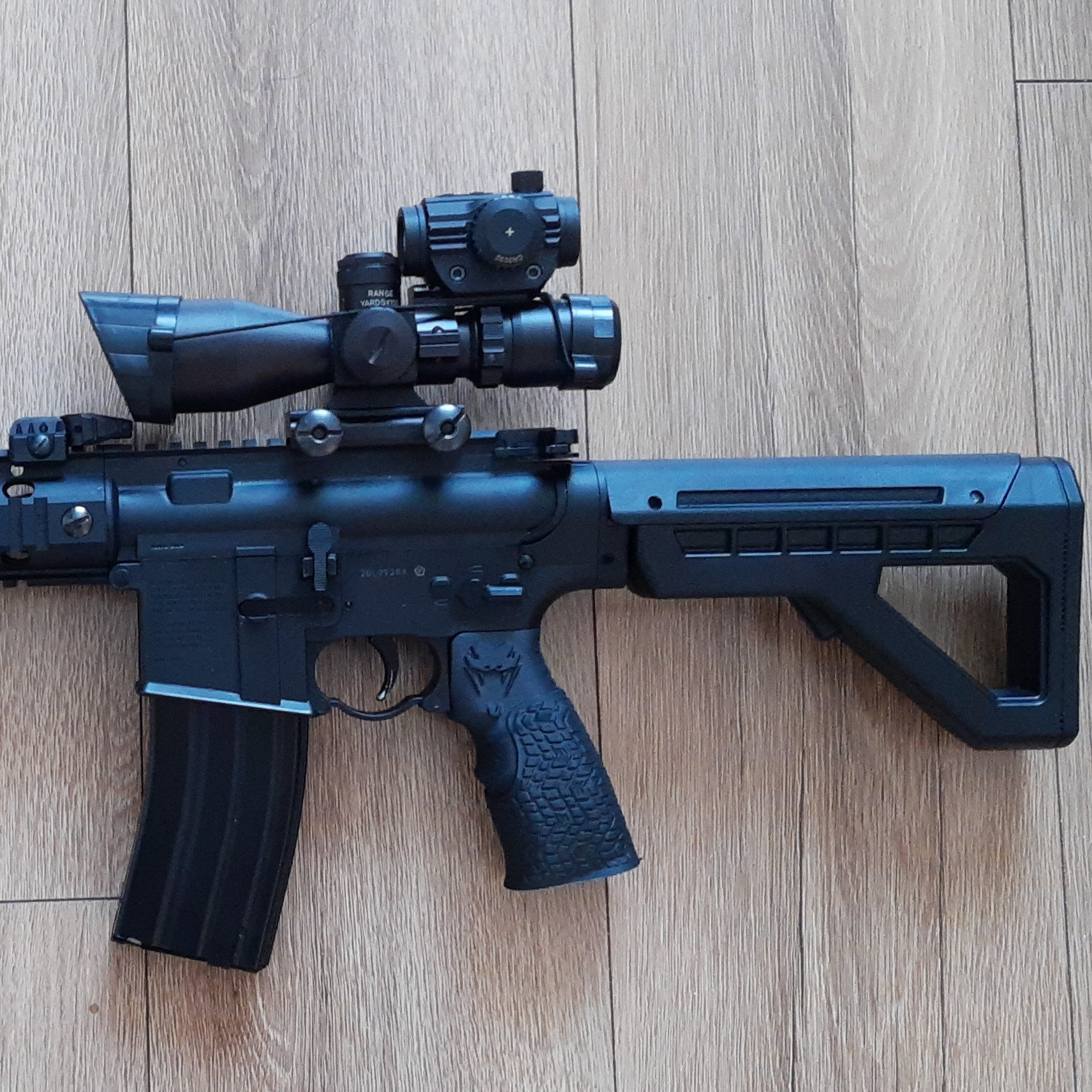 3D file AR15 "fat" ergonomic grip Venom with snake skin pattern・3D ...